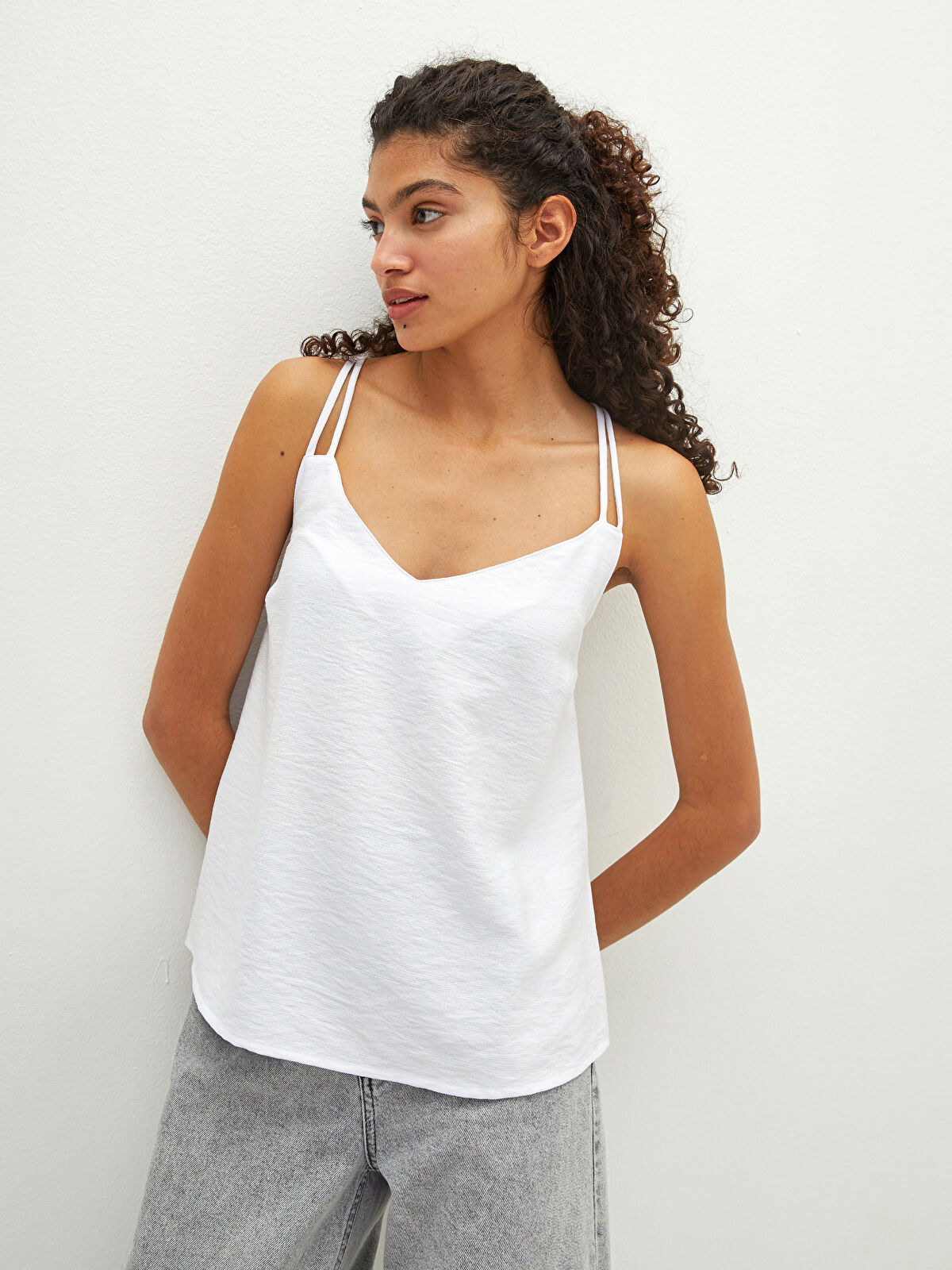 LCW CASUAL V Yaka Düz Askılı Dobby Kumaş Kadın Bluz