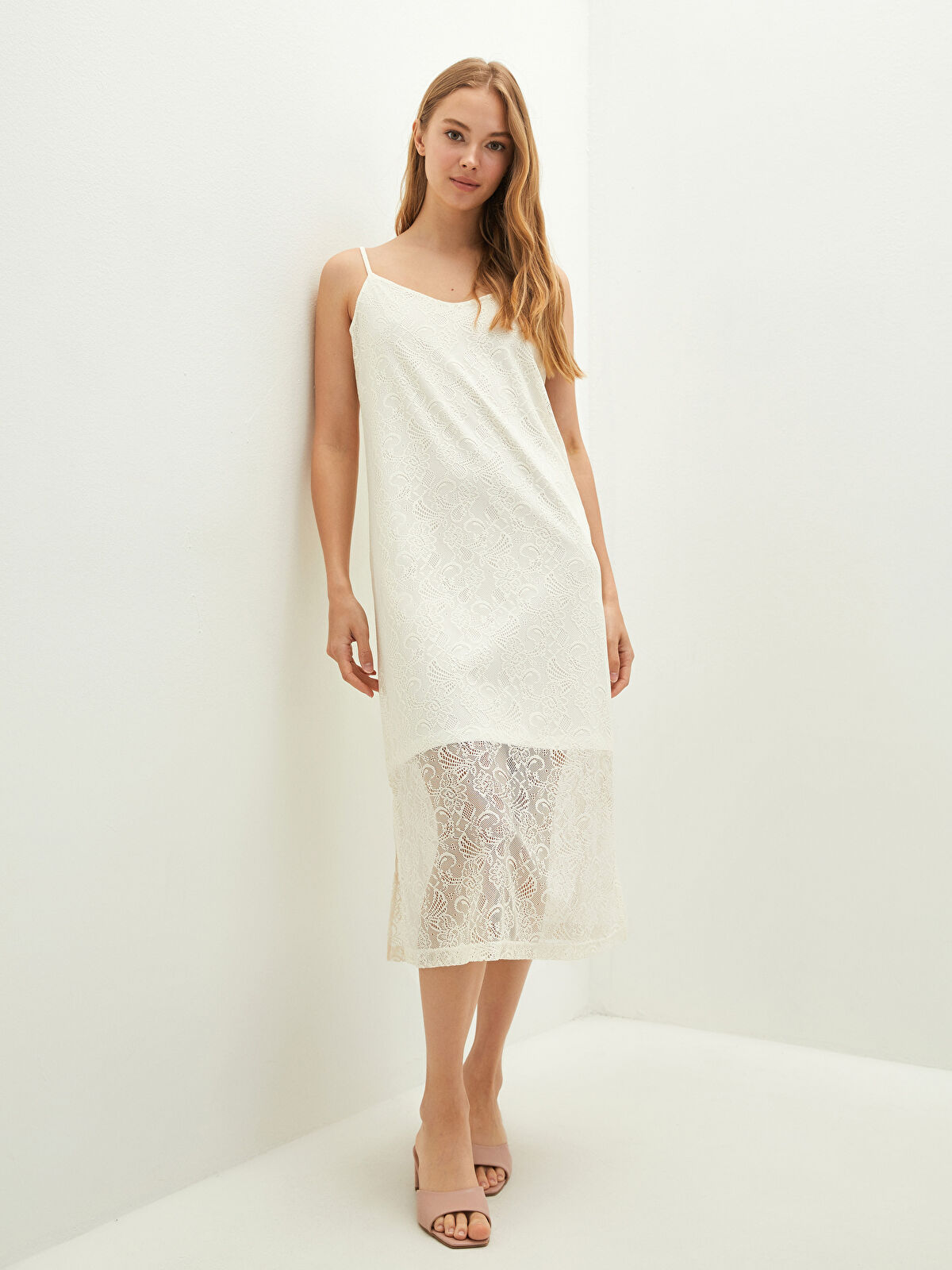 LCW CASUAL Ayarlanabilir Askılı Nakışlı Kadın Elbise