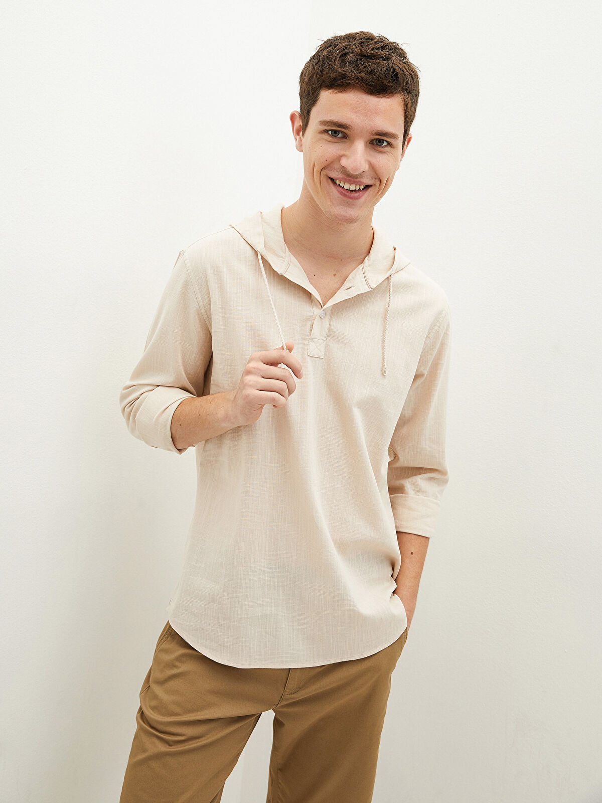 LCW CASUAL Regular Fit Kapüşonlu Uzun Kollu Poplin Erkek Gömlek LCW CASUAL Regular Fit Kapüşonlu Uzun Kollu Poplin Erkek Gömlek