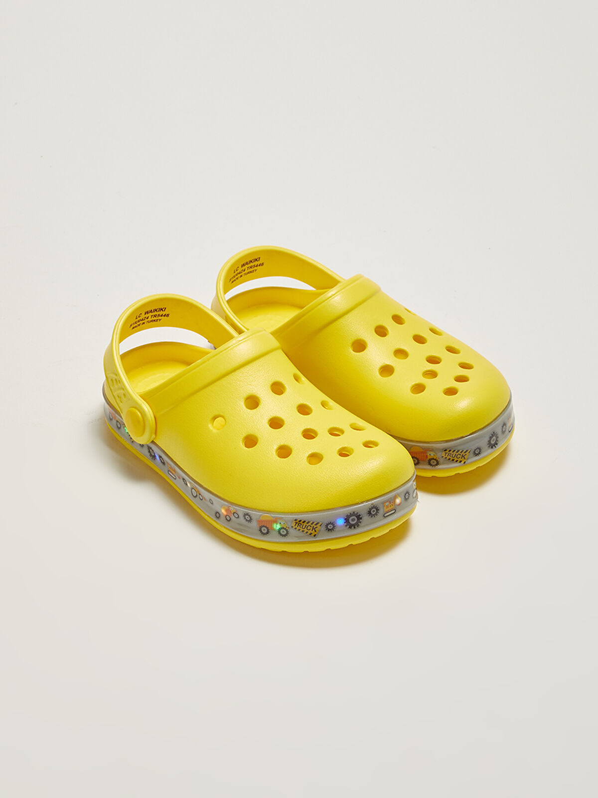 Delik Detaylı Baskılı Işıklı Erkek Çocuk Sandalet