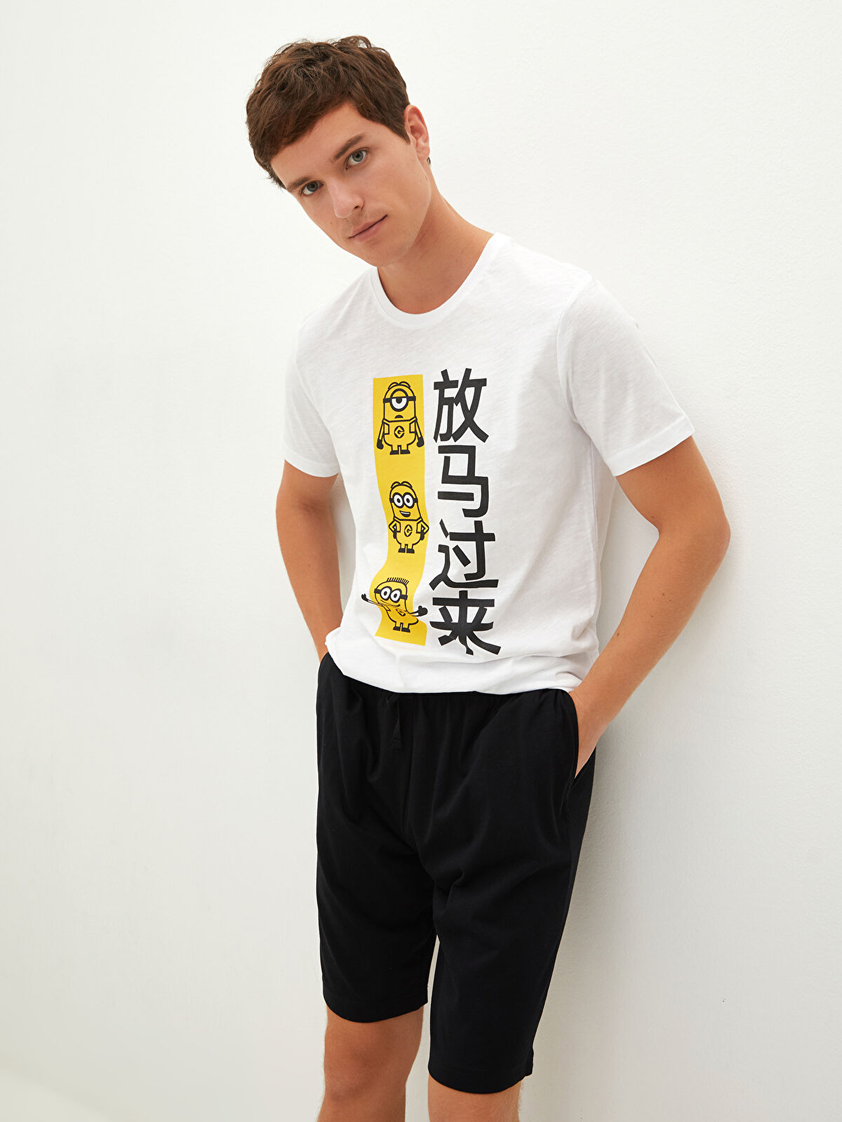 LCW DREAM Bisiklet Yaka Minions Lisanslı Şortlu Penye Pijama Takımı