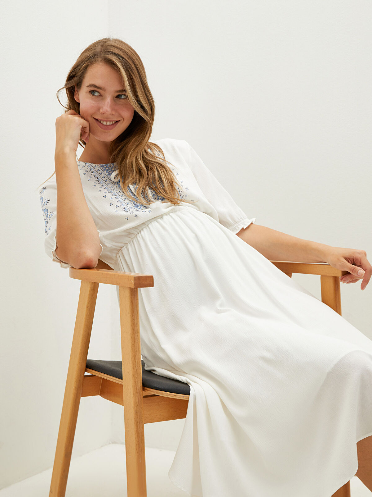 Bağlamalı Yaka Desenli Kısa Kollu Krinkle Kumaş Hamile Elbise