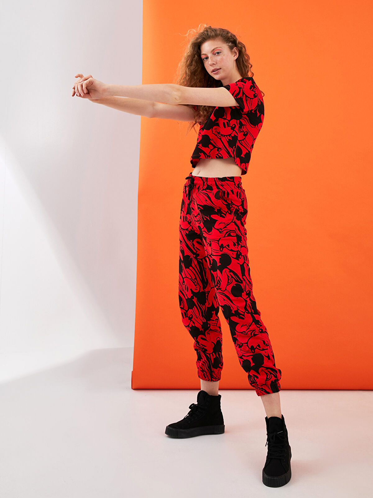 XSIDE Beli Lastikli Mickey Mouse Baskılı Pamuklu Kadın Jogger Eşofman Altı XSIDE Beli Lastikli Mickey Mouse Baskılı Pamuklu Kadın Jogger Eşofman Altı