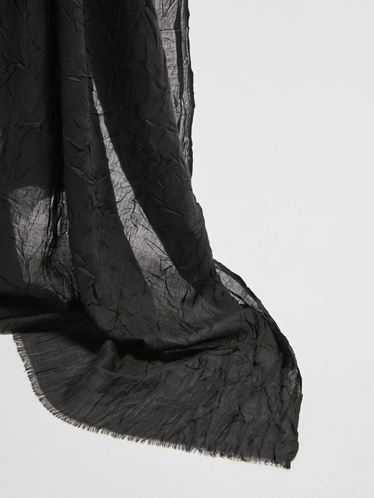 Dokulu Kumaştan Kadın Eşarp