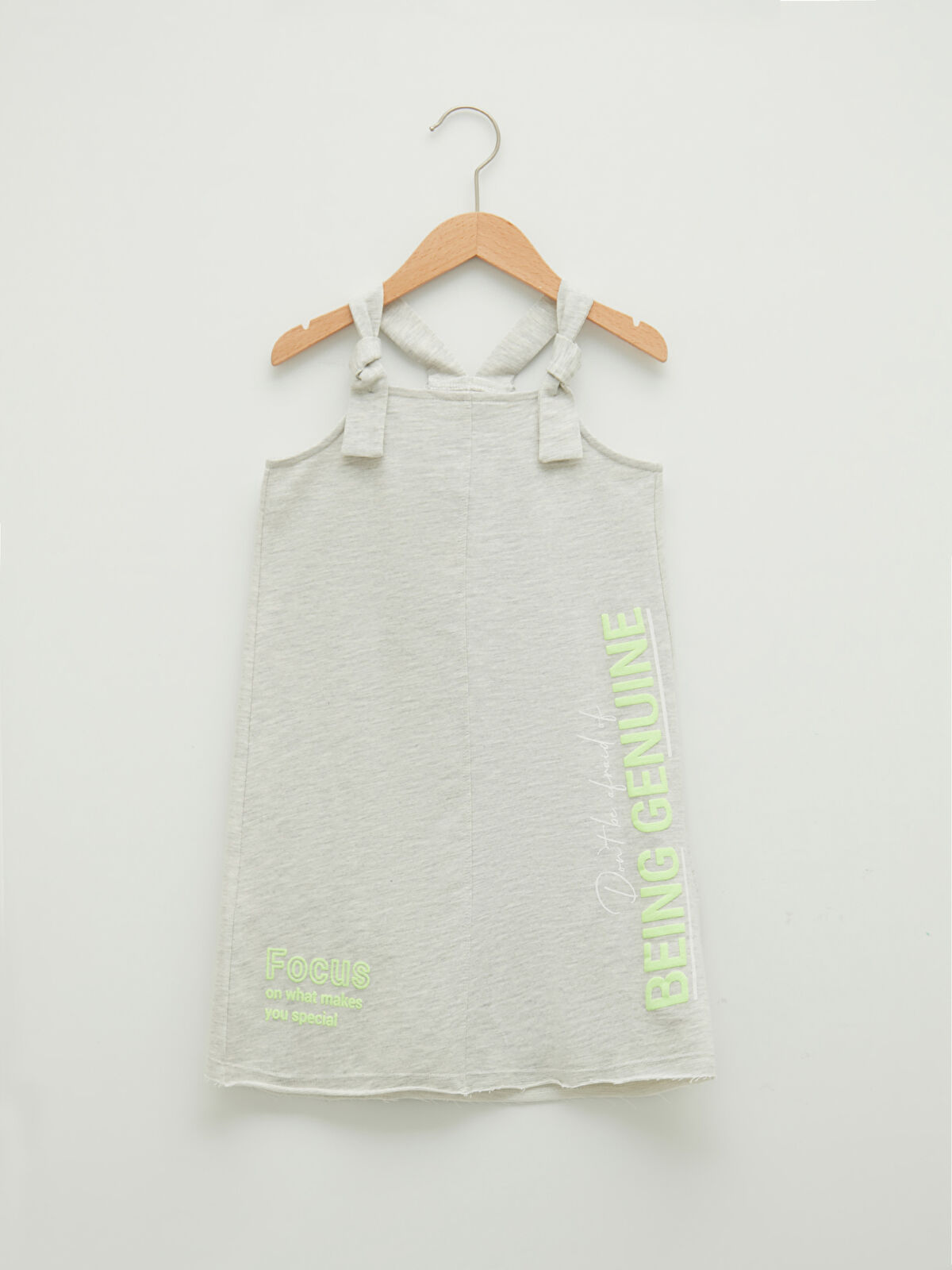 Kare Yaka Slogan Yazı Baskılı Askılı Kız Çocuk Elbise