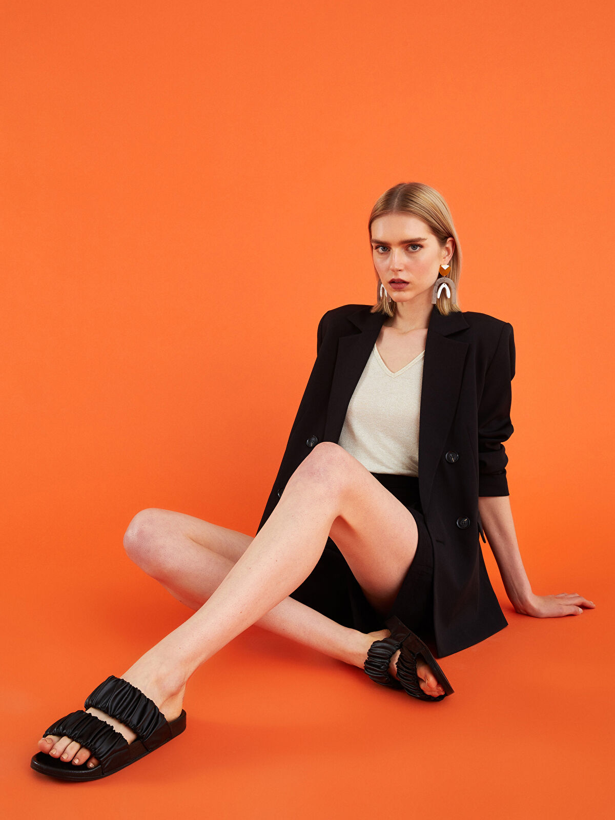 Deri Görünümlü Çift Bantlı Kadın Terlik