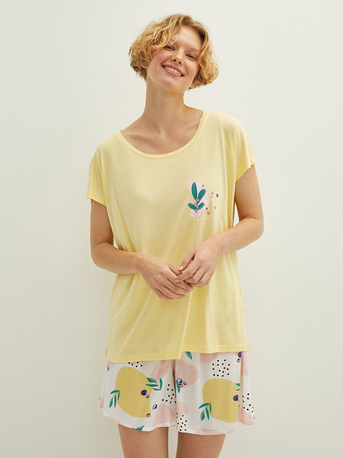 LCW DREAM Bisiklet Yaka Baskılı Kısa Kollu Viskon Kadın Şortlu Pijama Takımı