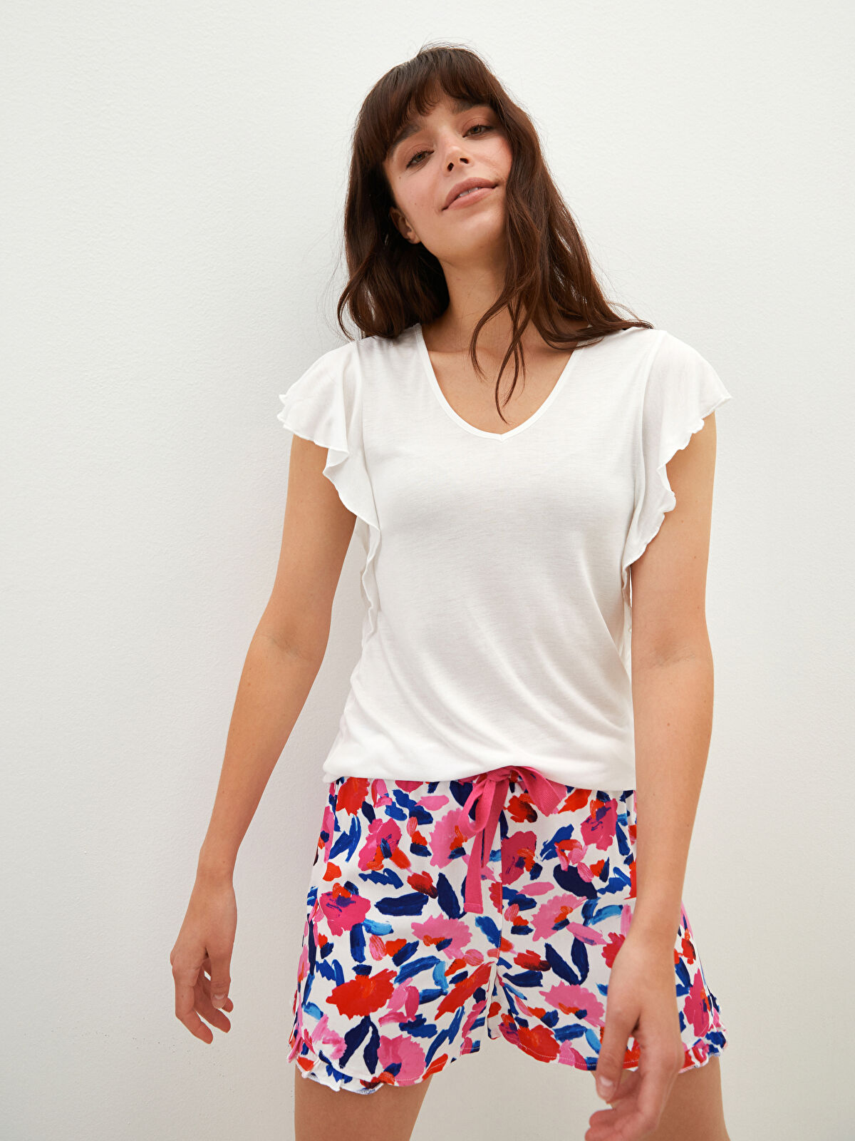 LCW DREAM V Yaka Desenli Kısa Kollu Viskon Kadın Şortlu Pijama Takımı