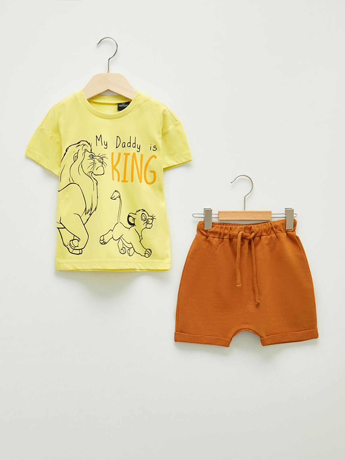 Bisiklet Yaka Kısa Kollu Aslan Kral Baskılı Pamuklu Erkek Bebek Tişört ve Şort 2'li Takım
