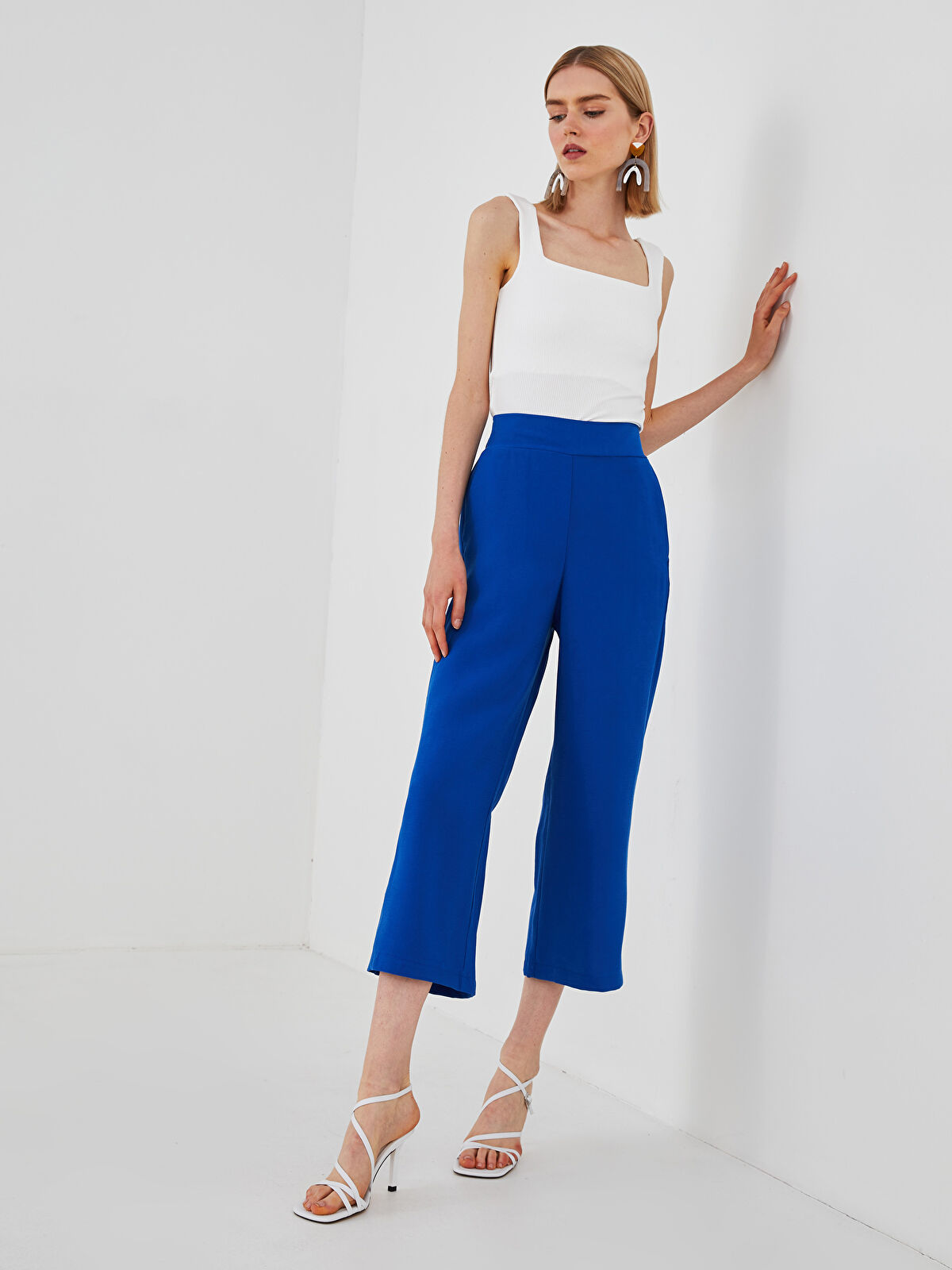 LCW VISION Beli Lastikli Düz Cep Detaylı Bol Fit Keten Görünümlü Kumaş Kadın Capri