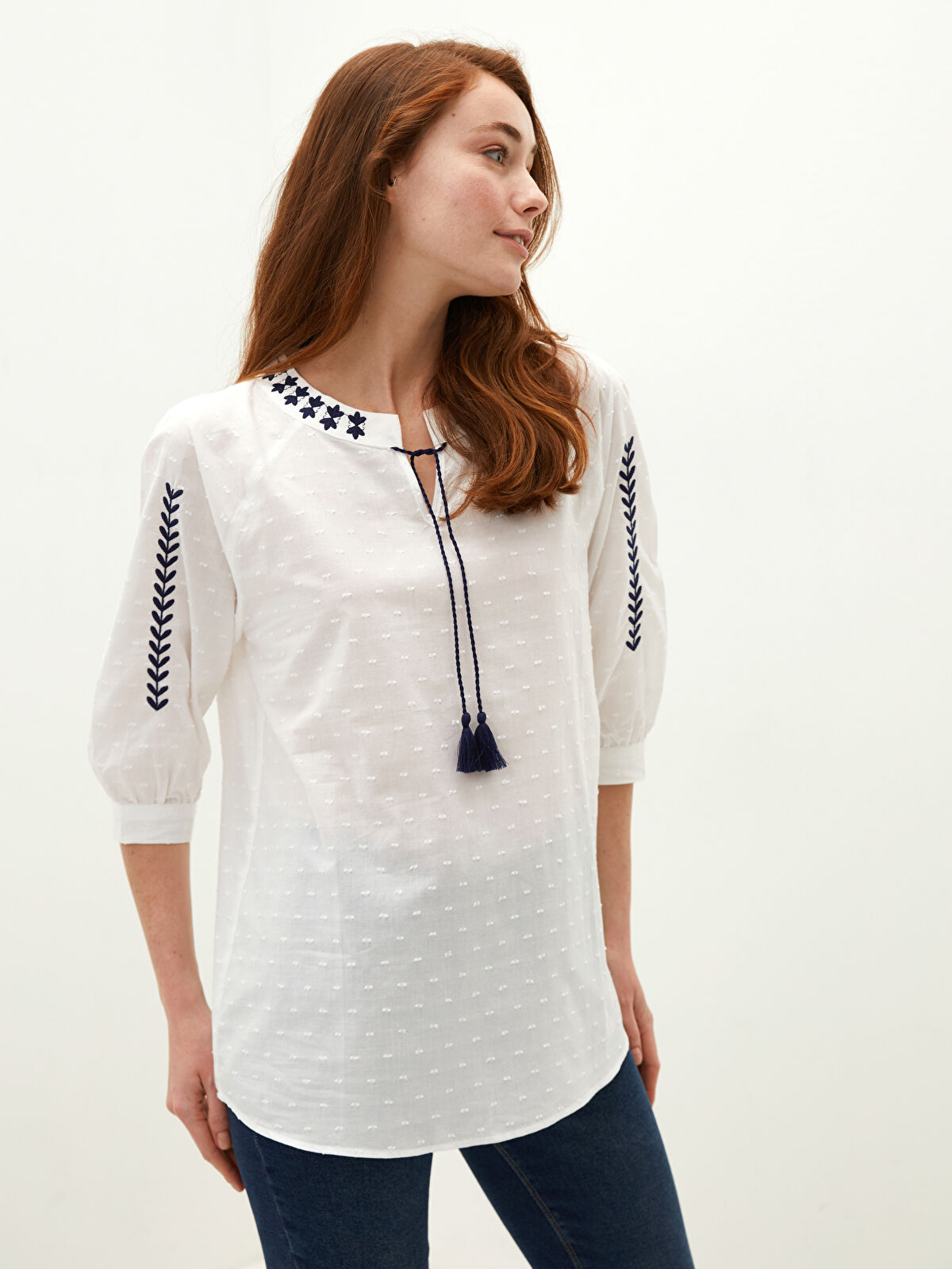 LCW CLASSIC Bağlamalı Yaka Nakışlı Poplin Kumaş Kadın Bluz