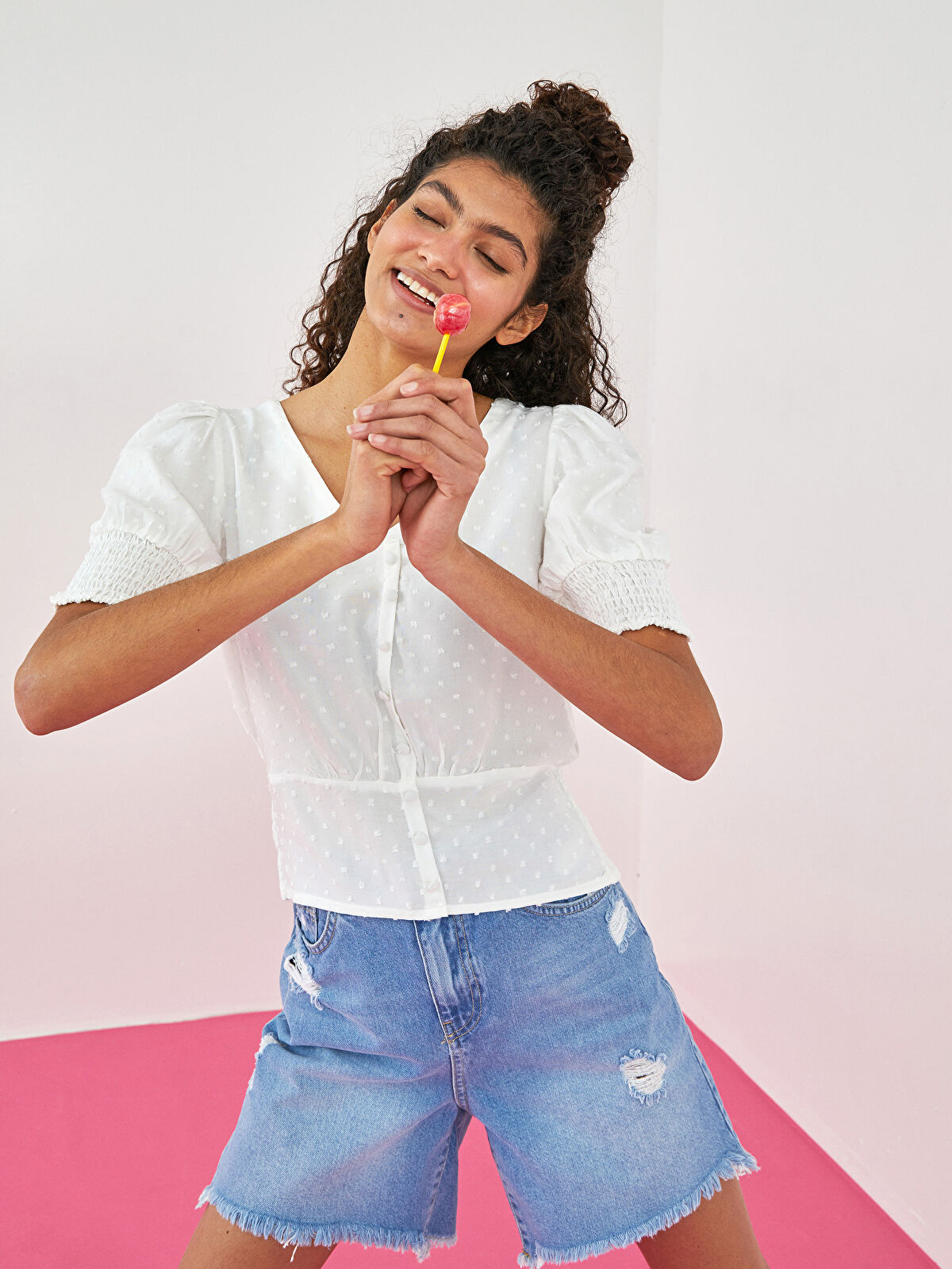 LCW CASUAL V Yaka Desenli Kısa Kollu Dobby Kumaş Kadın Bluz