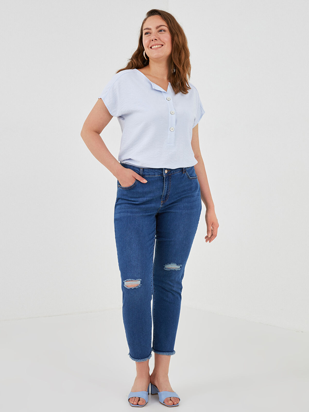 LCW BASIC Yüksek Bel Slim Fit Cep Detaylı Kadın Rodeo Jean Pantolon LCW BASIC Yüksek Bel Slim Fit Cep Detaylı Kadın Rodeo Jean Pantolon