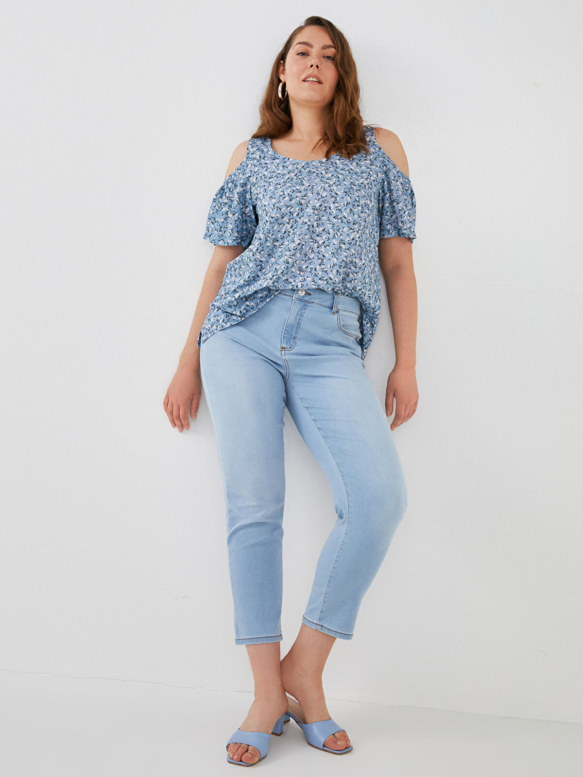 LCW BASIC Yüksek Bel Slim Fit Cep Detaylı Kadın Rodeo Jean Pantolon LCW BASIC Yüksek Bel Slim Fit Cep Detaylı Kadın Rodeo Jean Pantolon