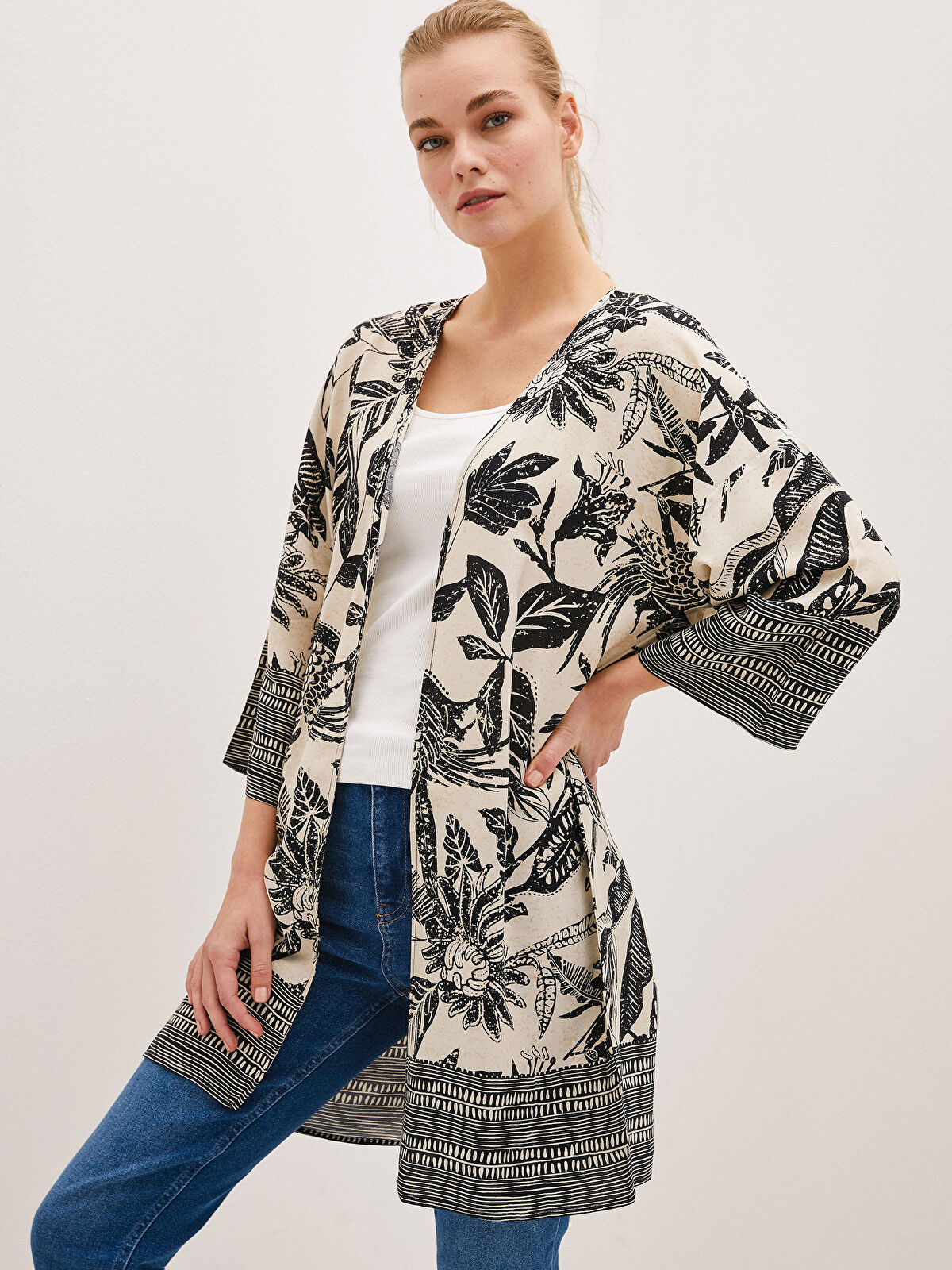 LCW CLASSIC Desenli Geniş Kollu Viskon Kadın Kimono