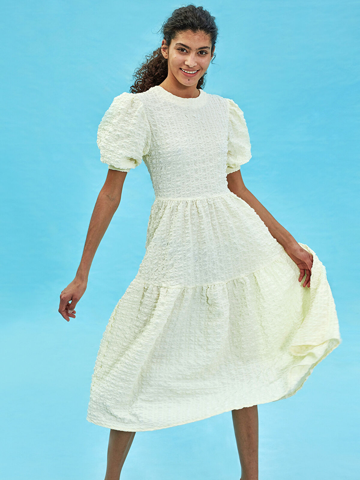 SUDI ETUZ X LC WAIKIKI GOFRE YUVARLAK YAKA BALON KOLLU KADIN GALİA ELBİSE