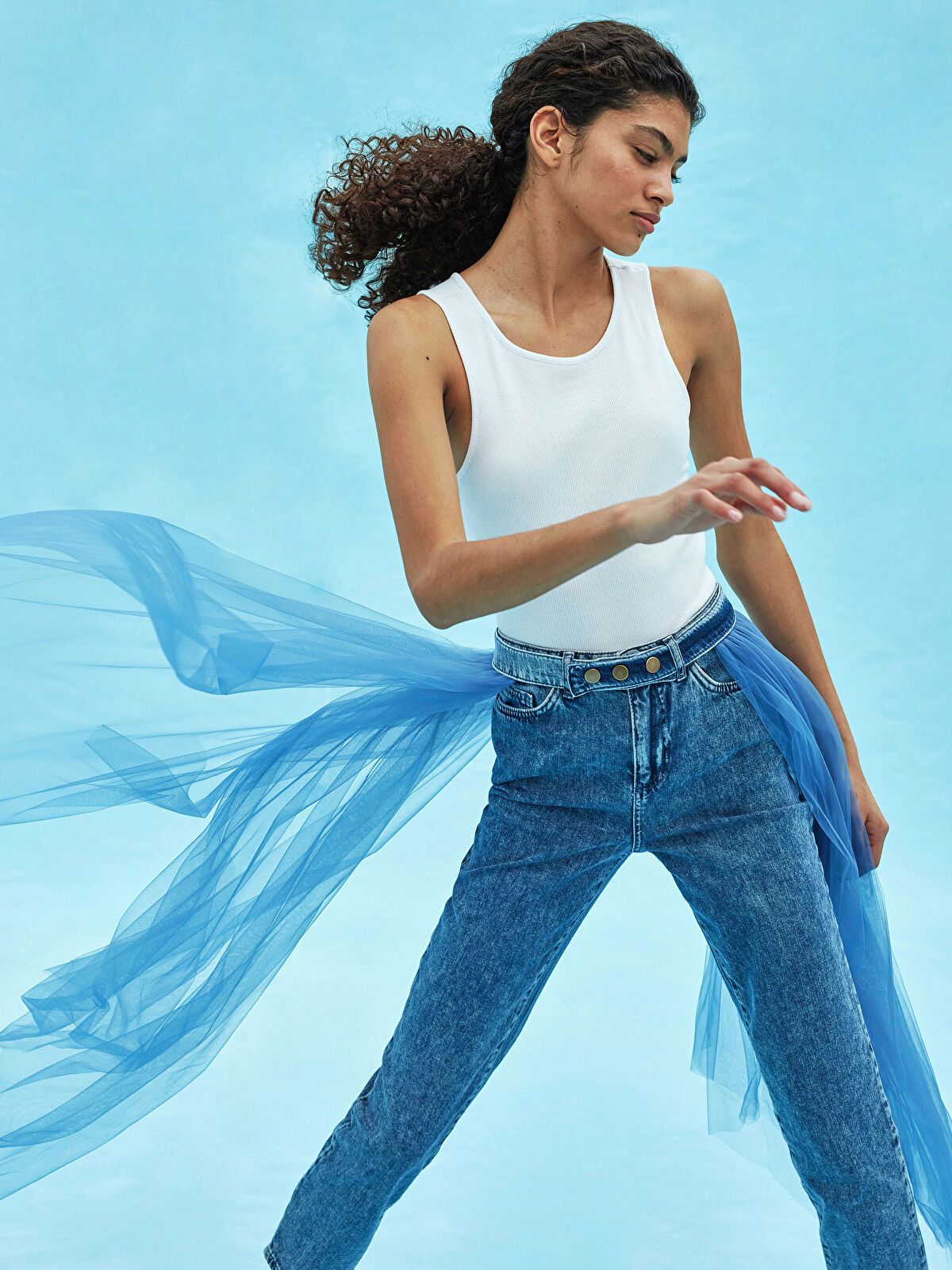 SUDI ETUZ X LC WAIKIKI CEPLİ TÜL KEMER DETAYLI KADIN BIANCA JEAN PANTOLON SUDI ETUZ X LC WAIKIKI CEPLİ TÜL KEMER DETAYLI KADIN BIANCA JEAN PANTOLON