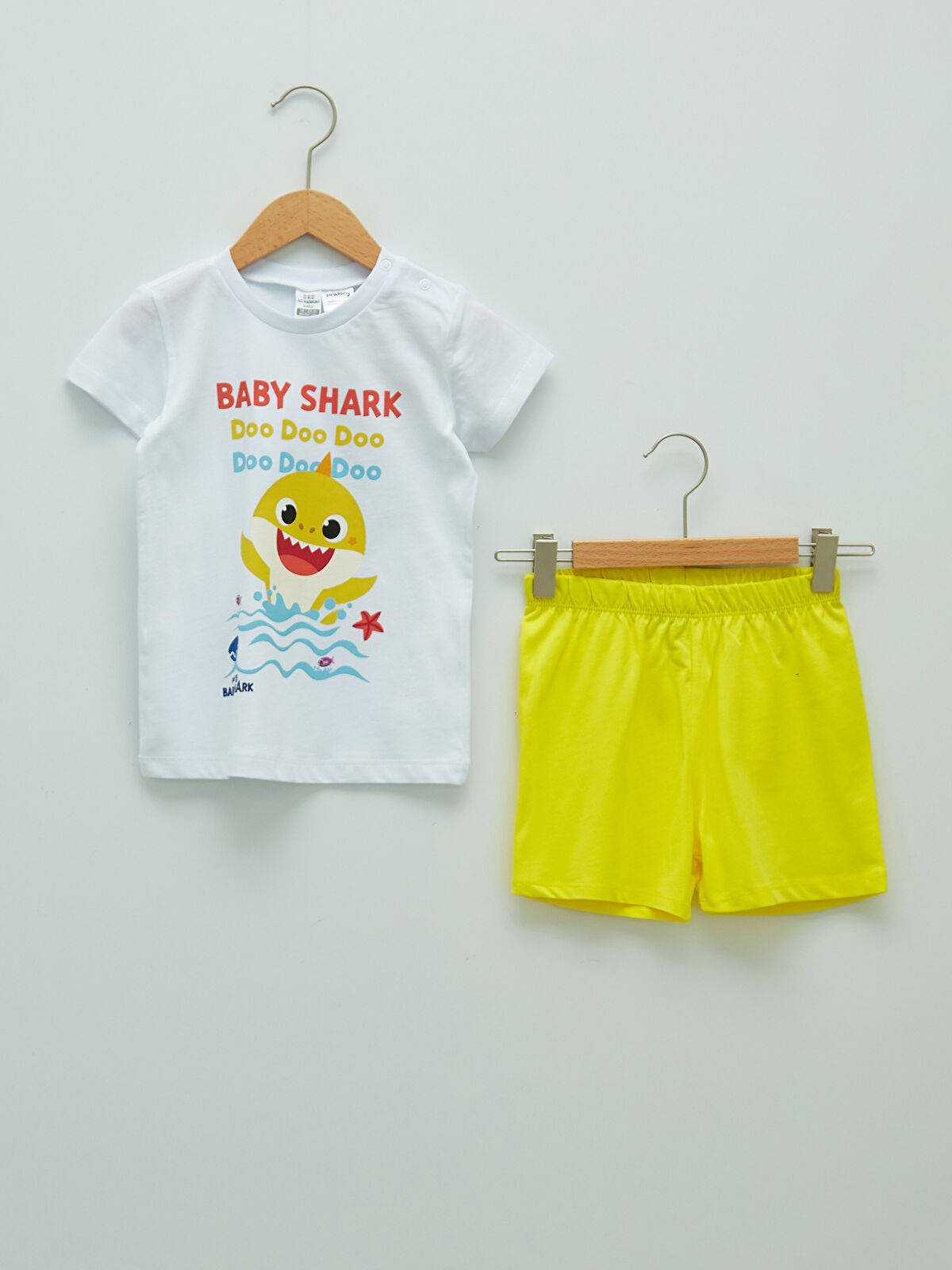 Bisiklet Yaka Baby Shark Baskılı Erkek Bebek Pijama Takımı Bisiklet Yaka Baby Shark Baskılı Erkek Bebek Pijama Takımı