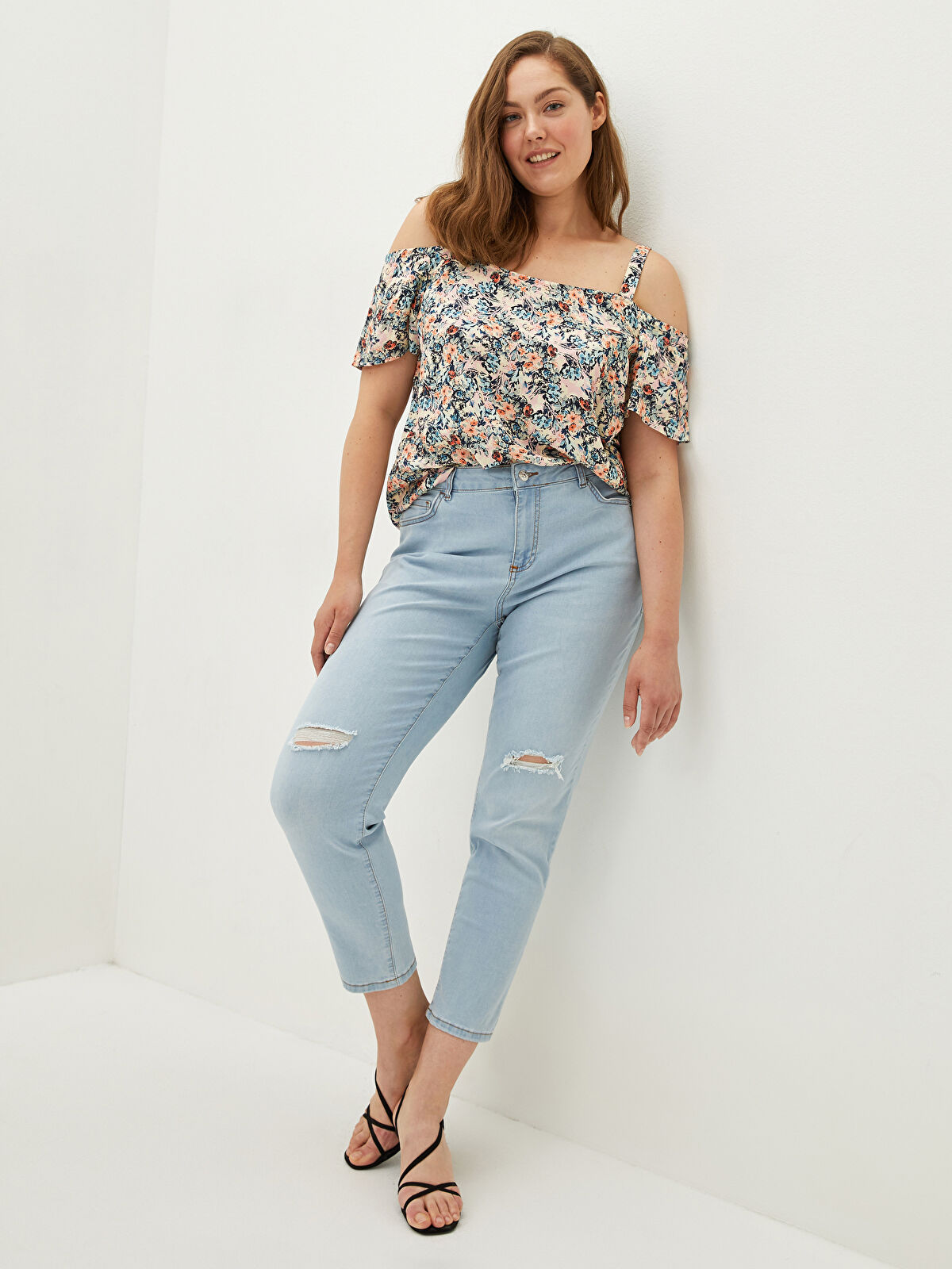 LCW BASIC Yüksek Bel Slim Fit Cep Detaylı Kadın Rodeo Jean Pantolon LCW BASIC Yüksek Bel Slim Fit Cep Detaylı Kadın Rodeo Jean Pantolon