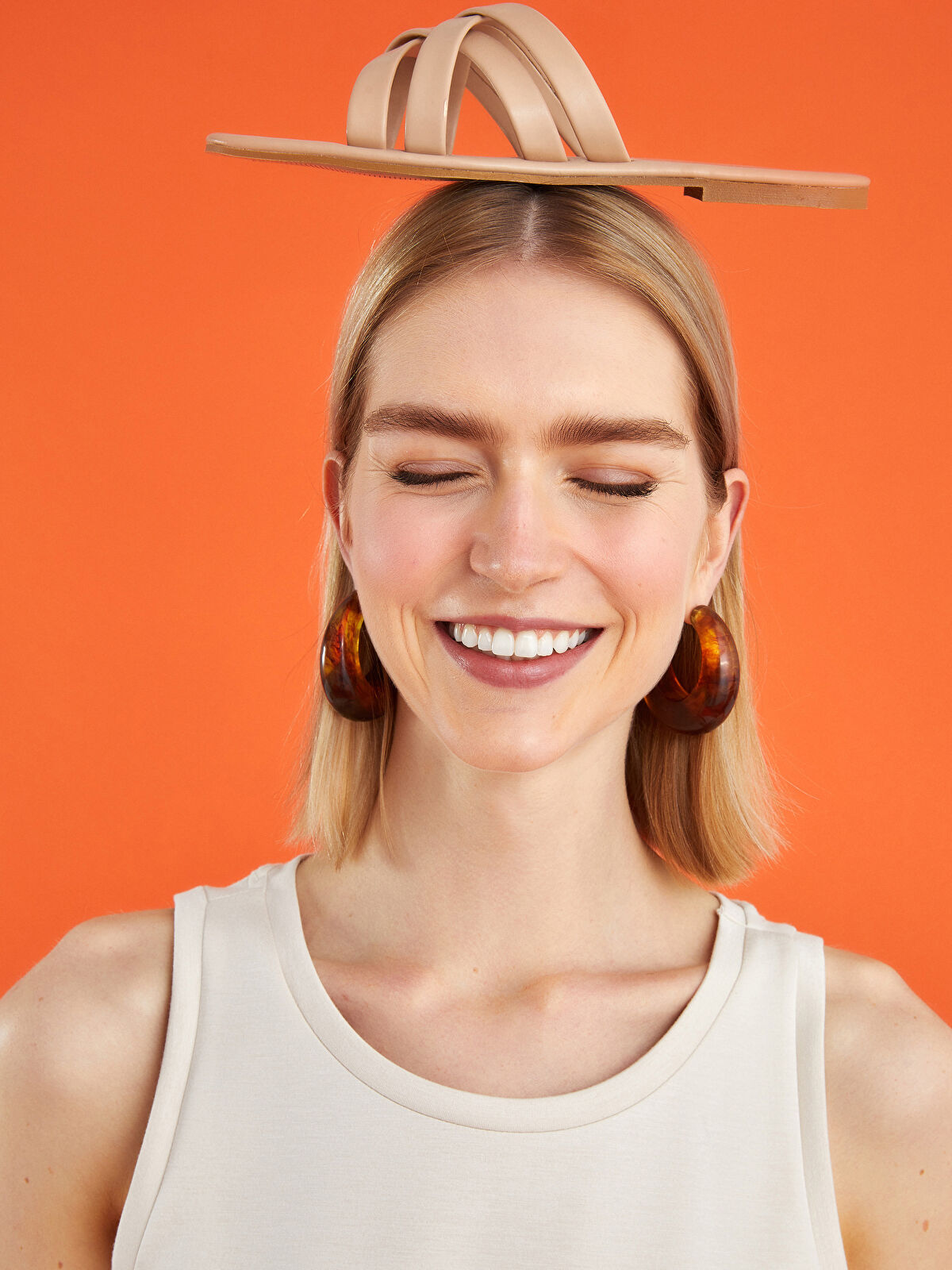 Deri Görünümlü Çapraz Bantlı Kadın Terlik