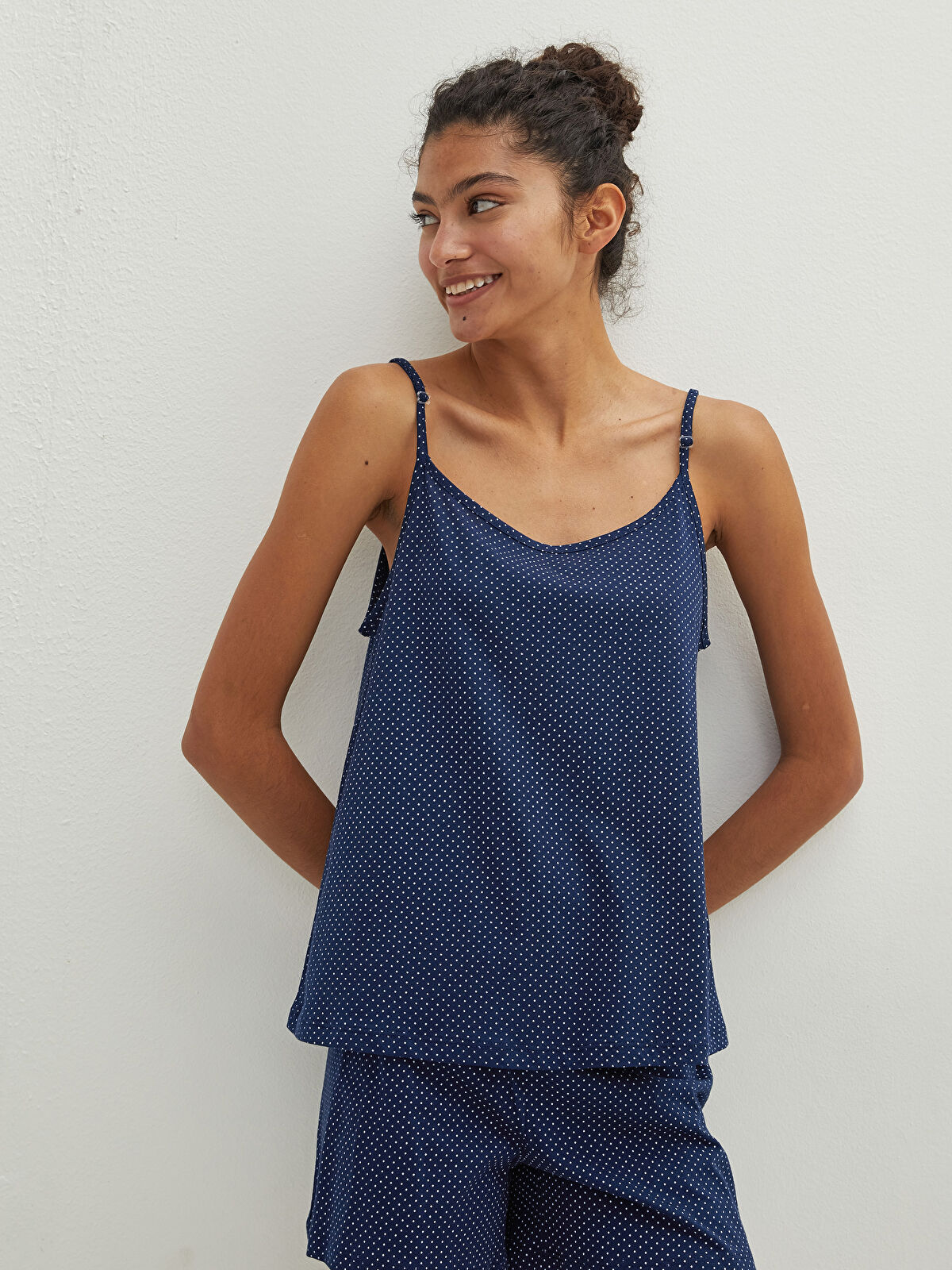 LCW DREAM U Yaka İp Askılı Puantiyeli Pamuklu Kadın Şortlu Pijama Takımı