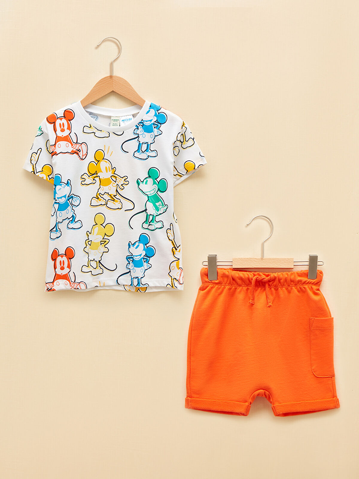 LCW GREEN Bisiklet Yaka Kısa Kollu Mickey Mouse Baskılı Organik Pamuklu Erkek Bebek Tişört ve Şort 2'li Takım