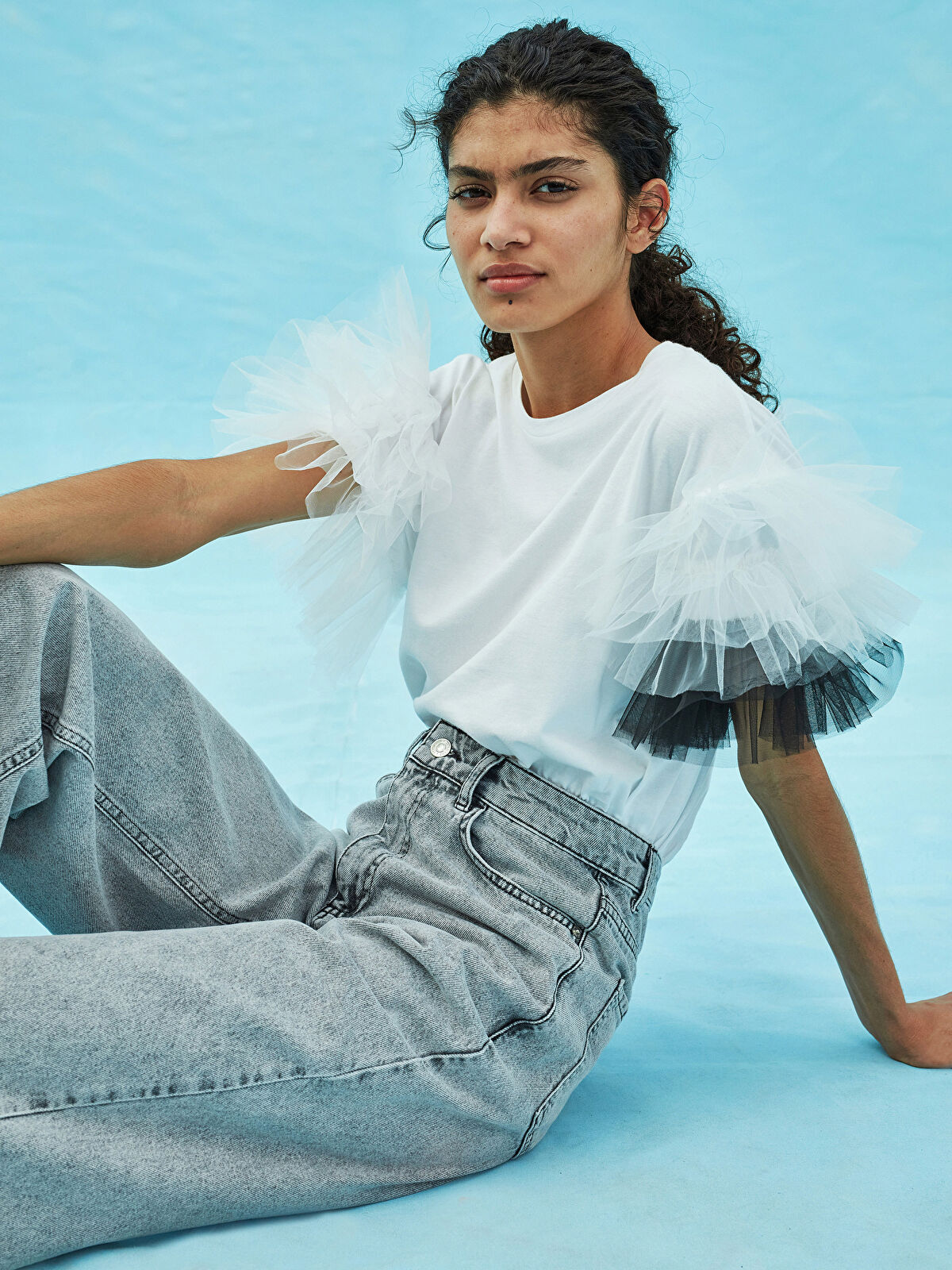 SUDI ETUZ X LC WAIKIKI YUVARLAK YAKA FIRFIRLI KOL DETAYLI KADIN LUIS TİŞÖRT SUDI ETUZ X LC WAIKIKI YUVARLAK YAKA FIRFIRLI KOL DETAYLI KADIN LUIS TİŞÖRT