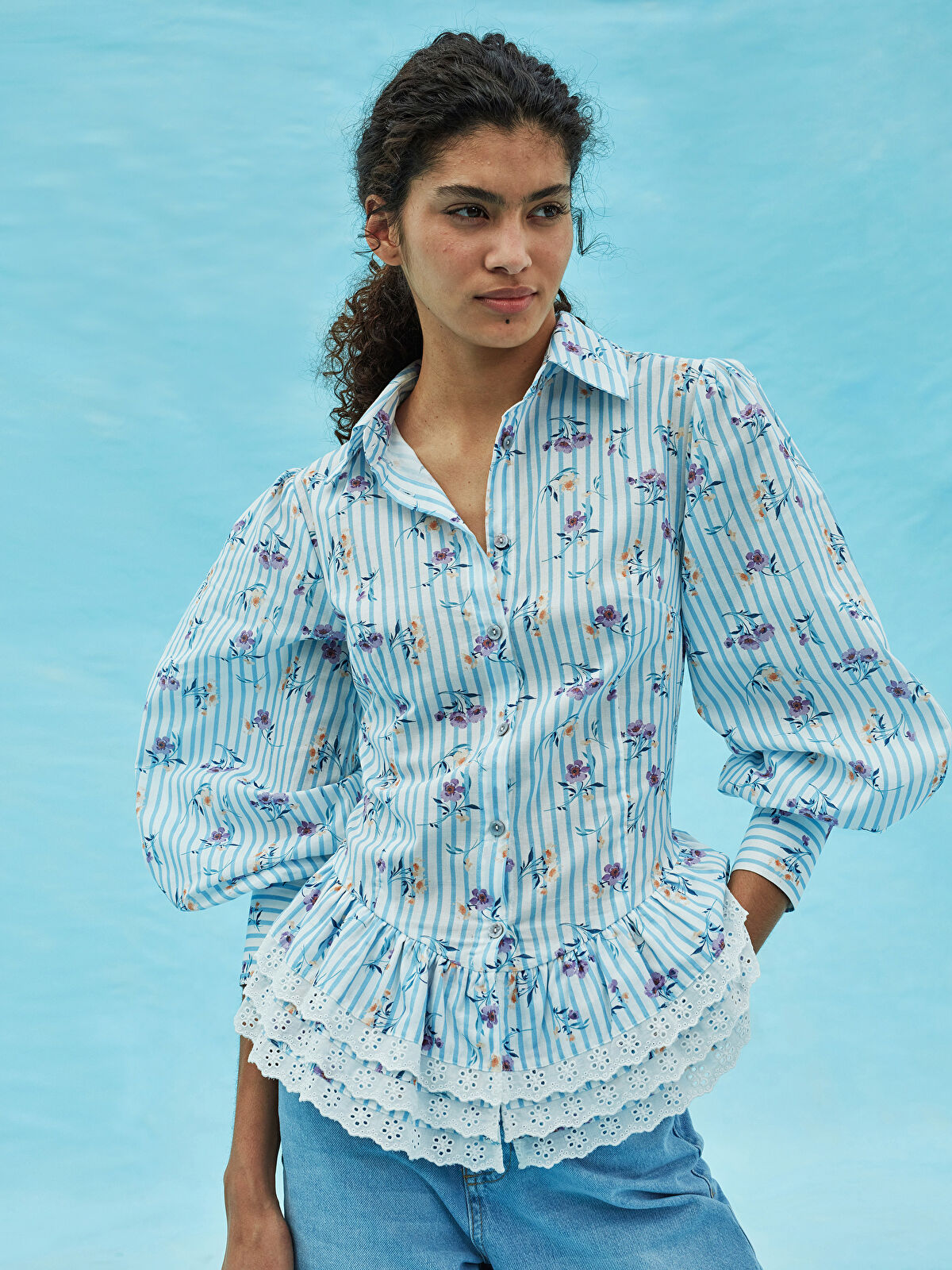 SUDI ETUZ X LC WAIKIKI ÇİÇEKLİ UZUN KOLLU FİSTO DETAYLI KADIN ROBİN GÖMLEK