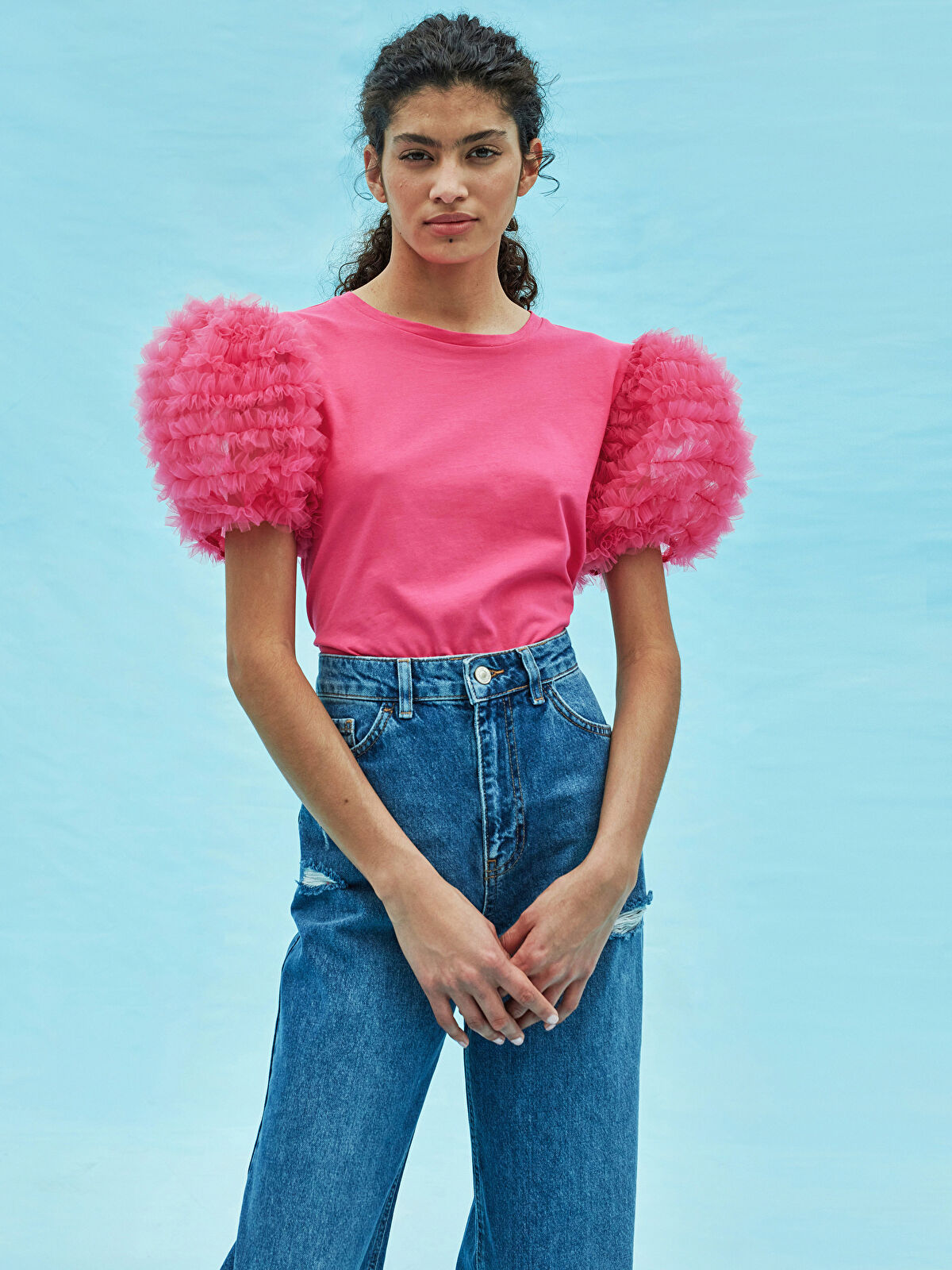 SUDI ETUZ X LC WAIKIKI YUVARLAK YAKA BALON KOLLU FIRFIR DETAYLI KADIN PURE TİŞÖRT