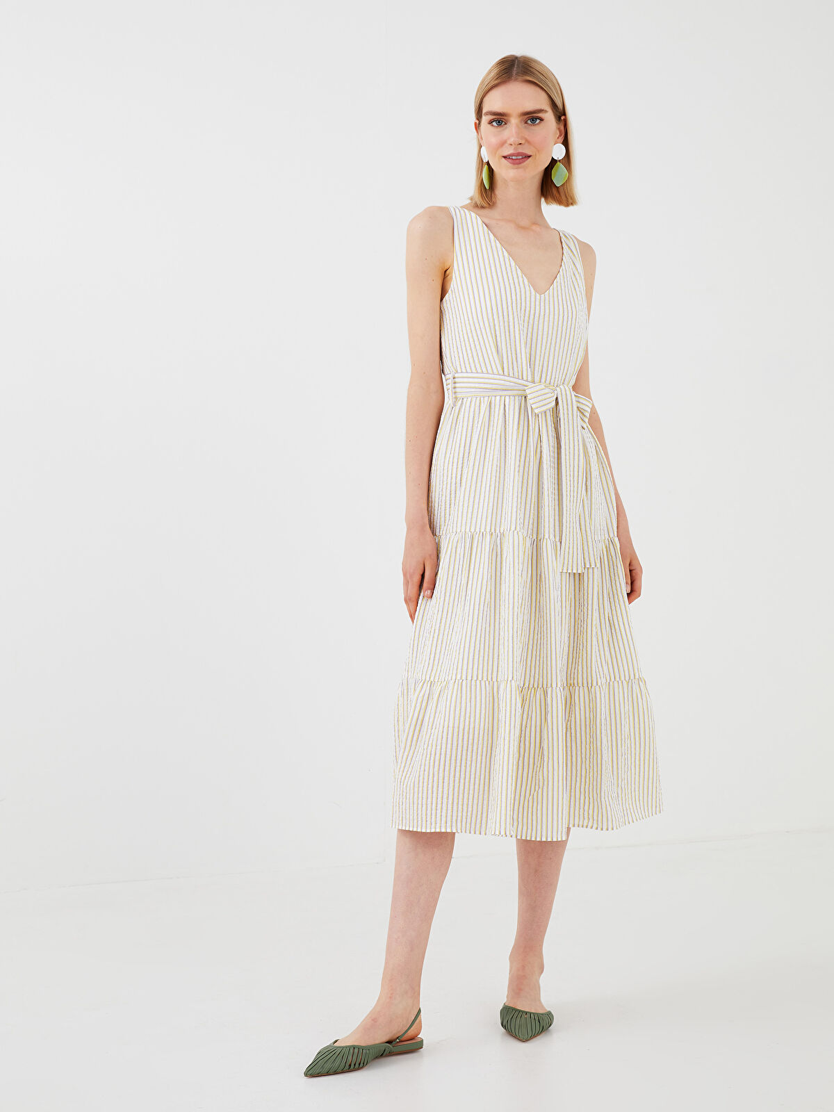 LCW VISION V Yaka Çizgili Beli Kemer Detaylı Gofre Kumaş Kadın Elbise