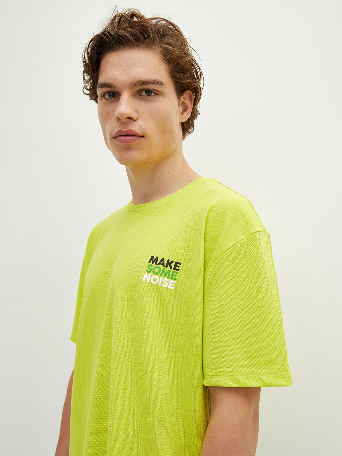 LCW CASUAL Bisiklet Yaka Kısa Kollu Patch Nakışlı Penye Erkek Tişört LCW CASUAL Bisiklet Yaka Kısa Kollu Patch Nakışlı Penye Erkek Tişört