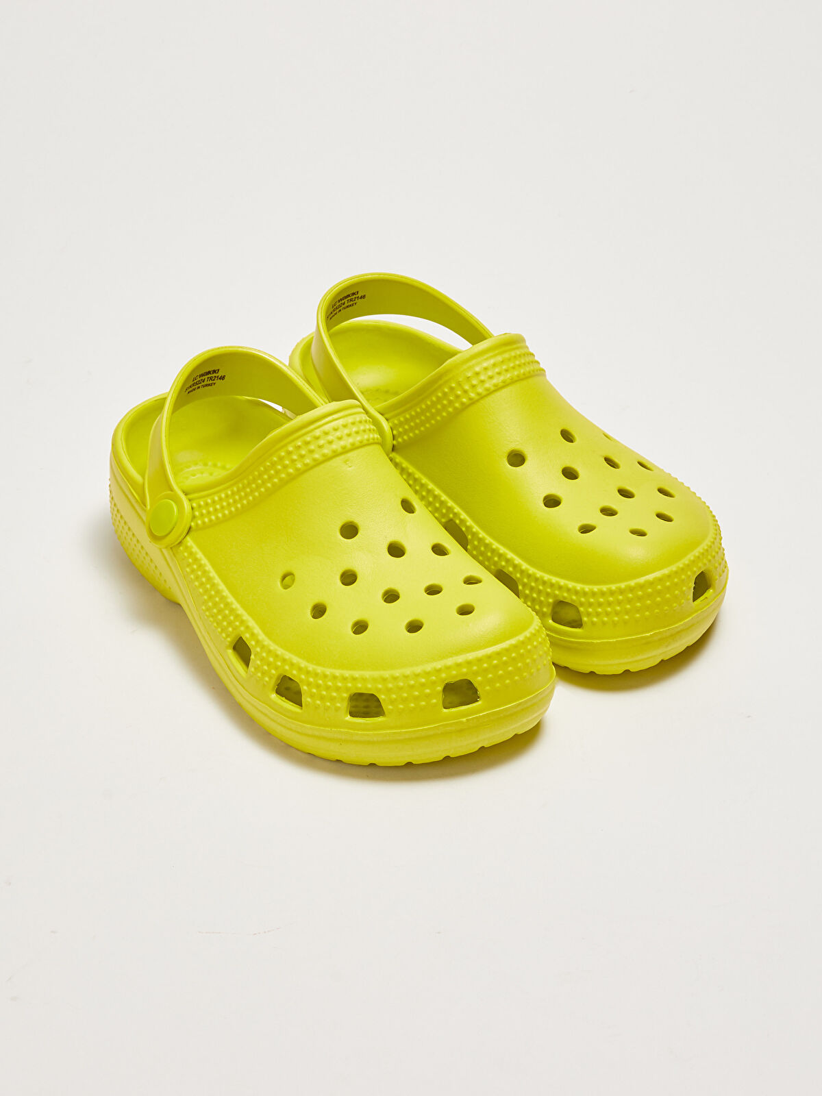 Delik Detaylı Erkek Çocuk Plaj Sandaleti