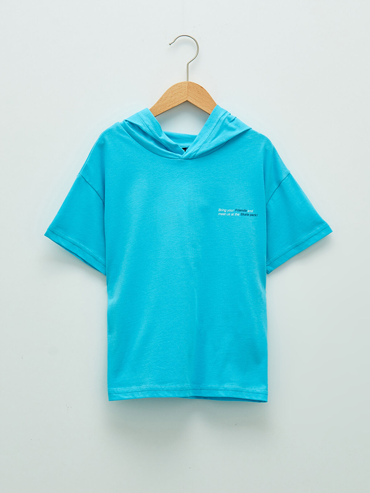 Kapüşonlu Slogan Baskılı Kısa Kollu Erkek Çocuk Tişört