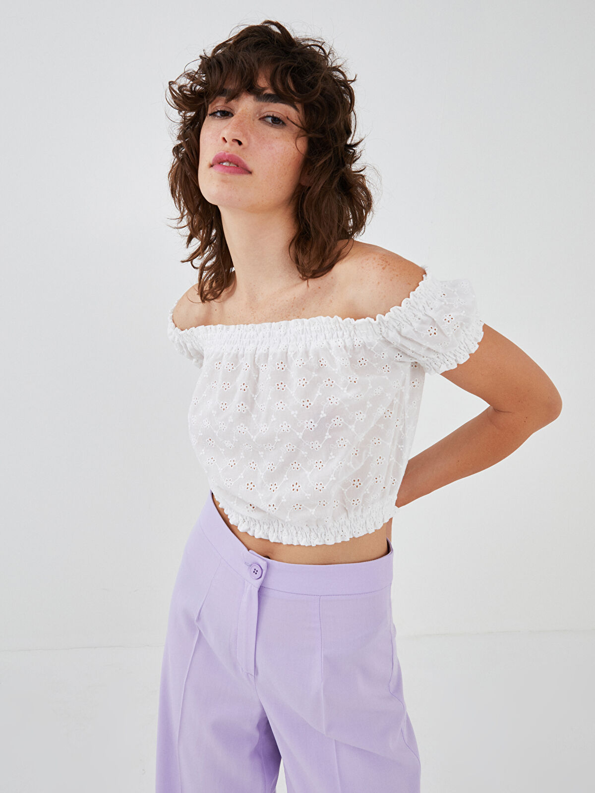 XSIDE U Yaka Nakışlı Kısa Kollu Crop Pamuklu Kadın Bluz