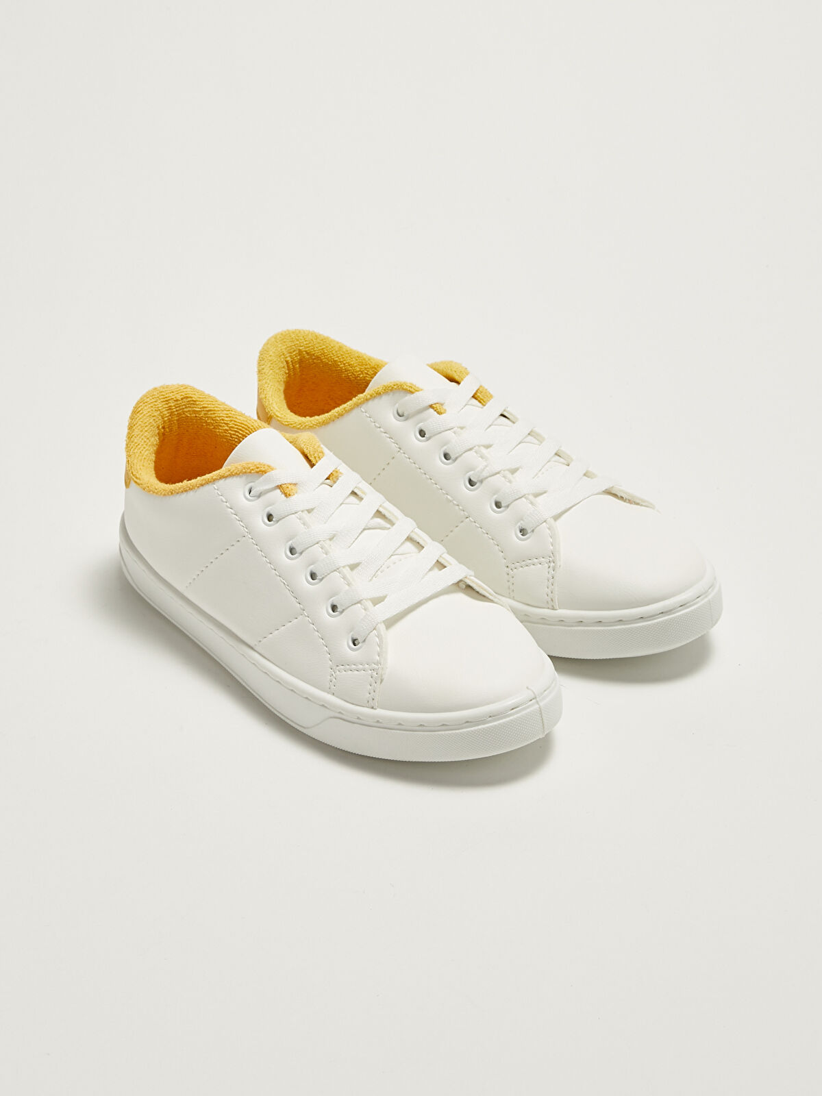 Deri Görünümlü Bağcıklı Kadın Spor Ayakkabı