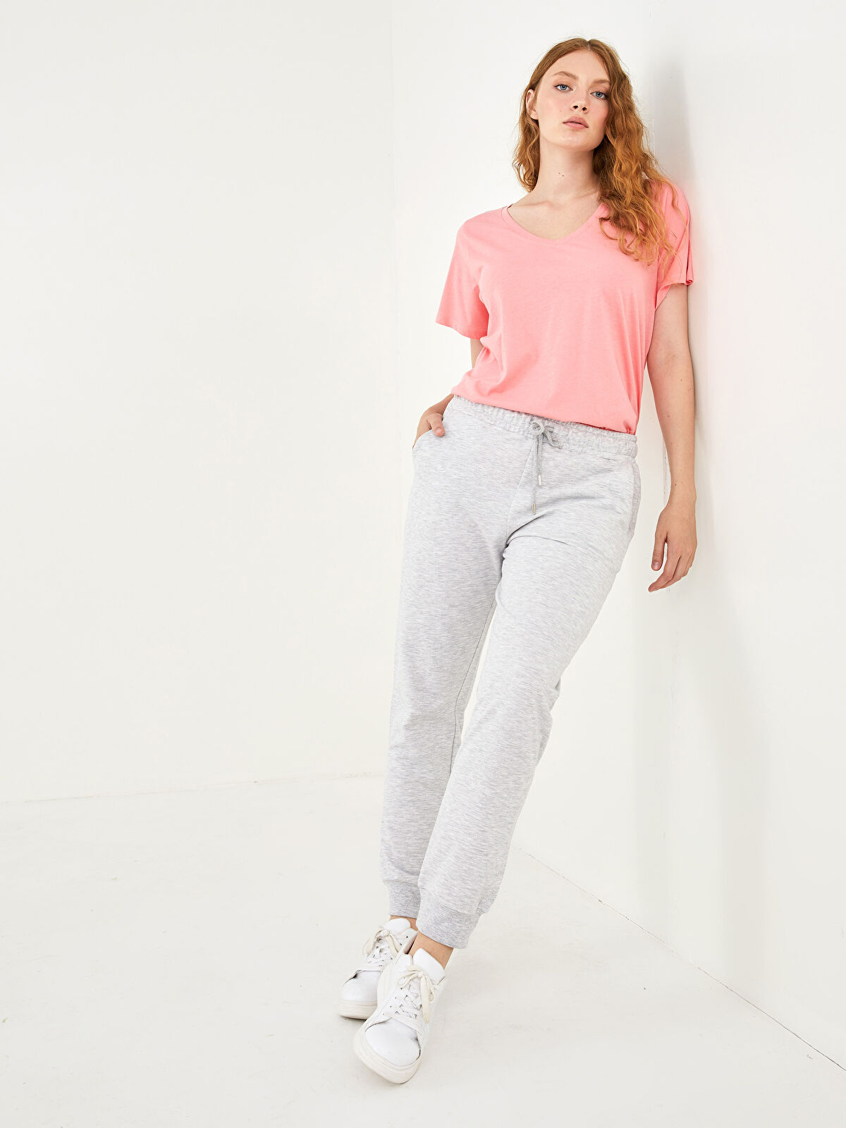 Büyük Beden Beli Lastikli Düz Cep Detaylı Kadın Jogger Eşofman Altı Büyük Beden Beli Lastikli Düz Cep Detaylı Kadın Jogger Eşofman Altı