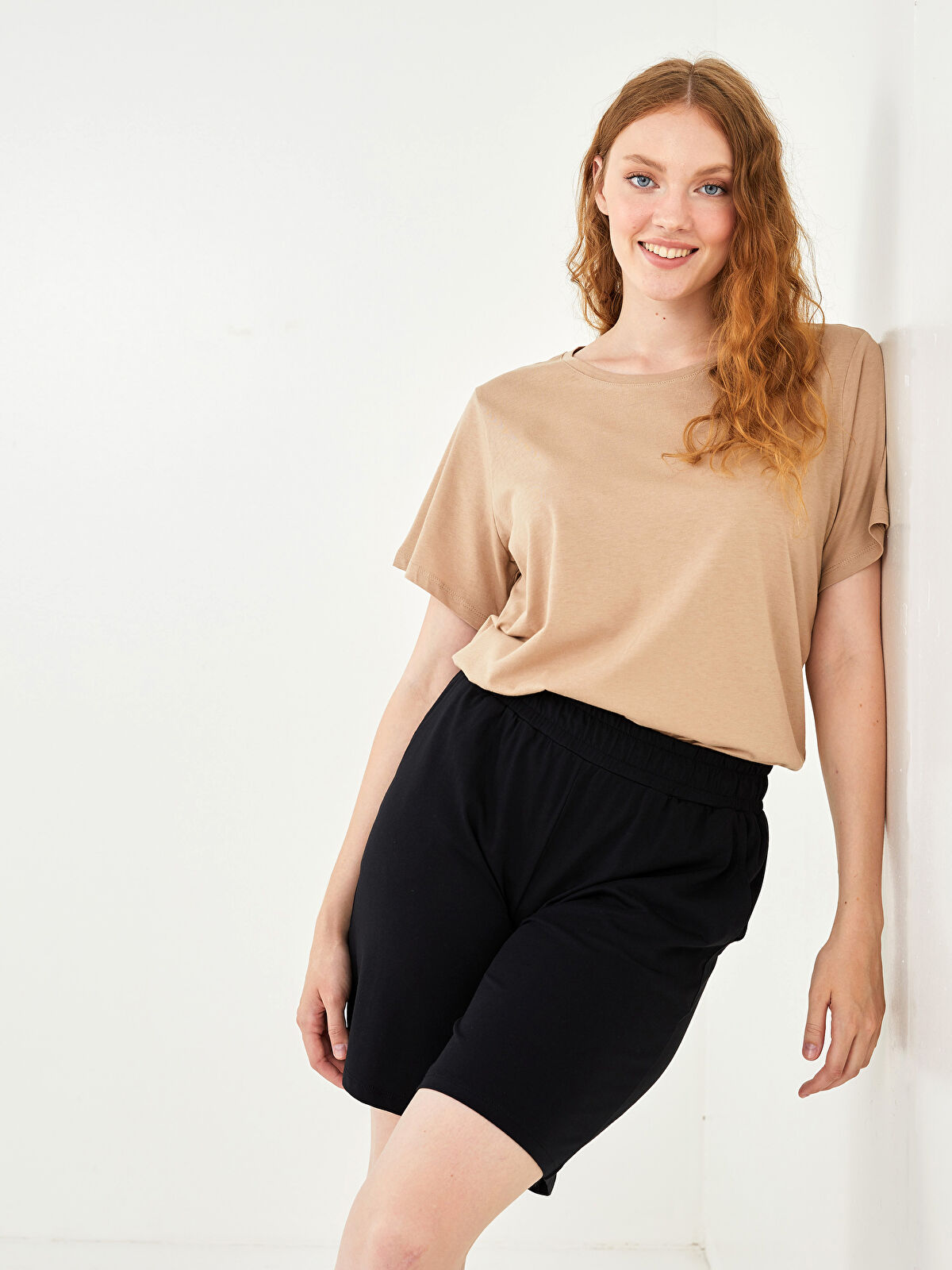 Büyük Beden Beli Lastikli Düz Cep Detaylı Kadın Bermuda Şort