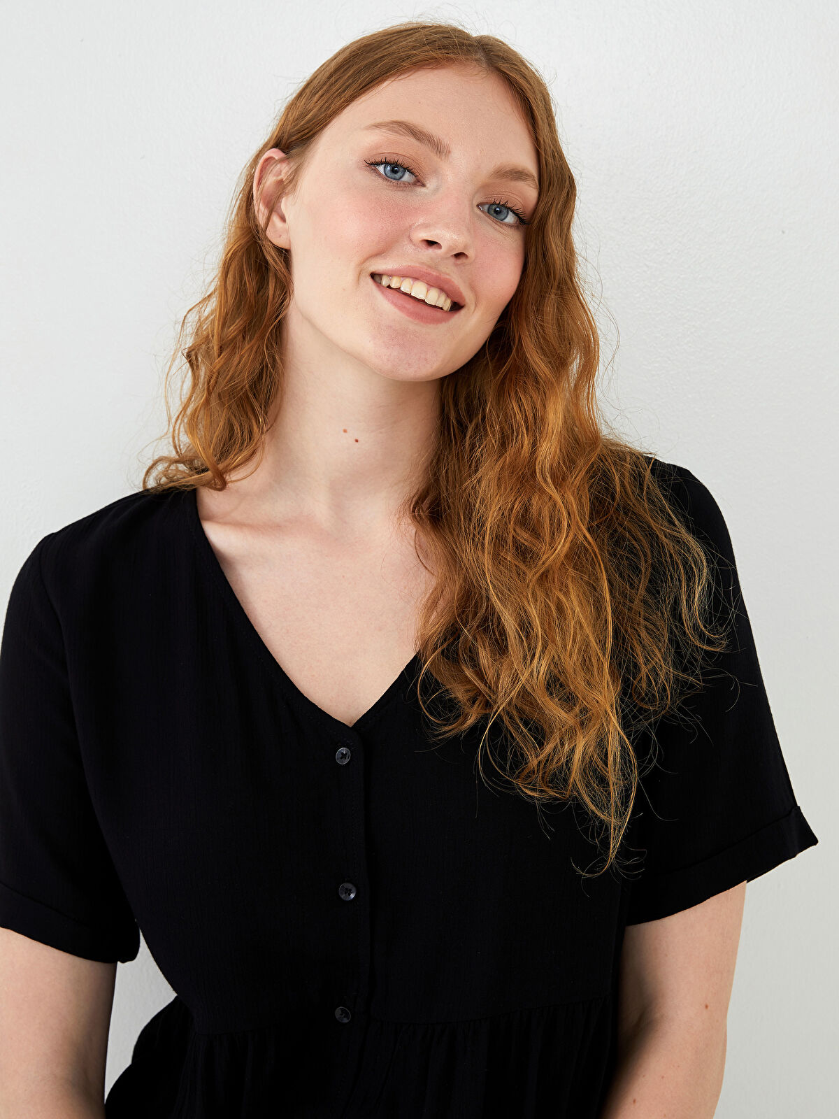 Büyük Beden V Yaka Düz Önden Düğmeli Kısa Kollu Viskon Kadın Gömlek