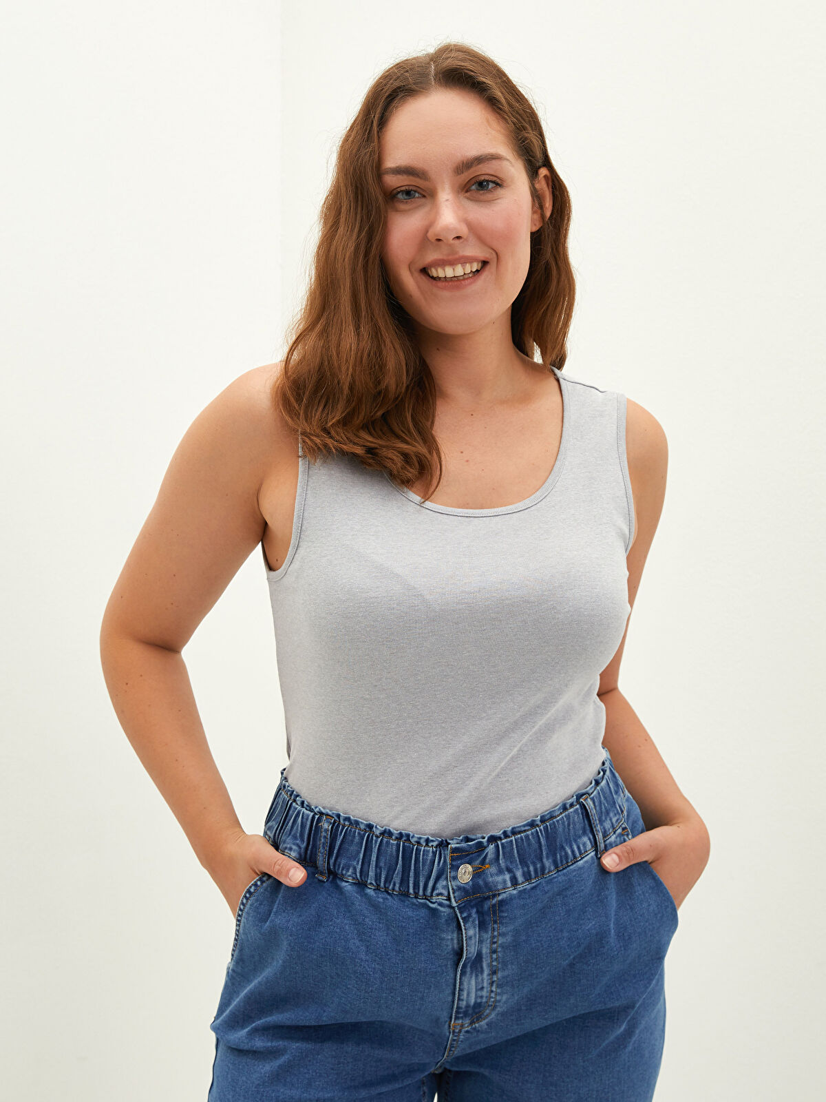 Büyük Beden U Yaka Düz Kolsuz Ribana Kumaş Kadın Atlet