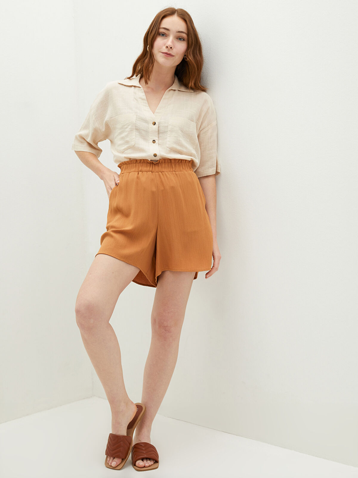 LCW BASIC Beli Lastikli Düz Cep Detaylı Krinkle Kumaş Kadın Şort