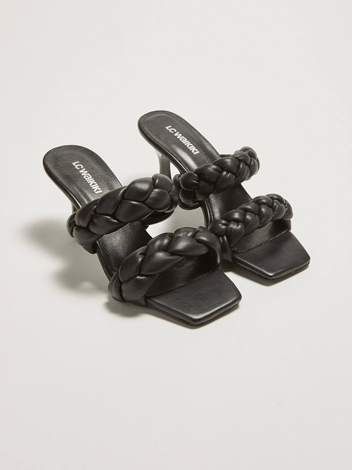 Deri Görünümlü Çift Bantlı Topuklu Kadın Terlik