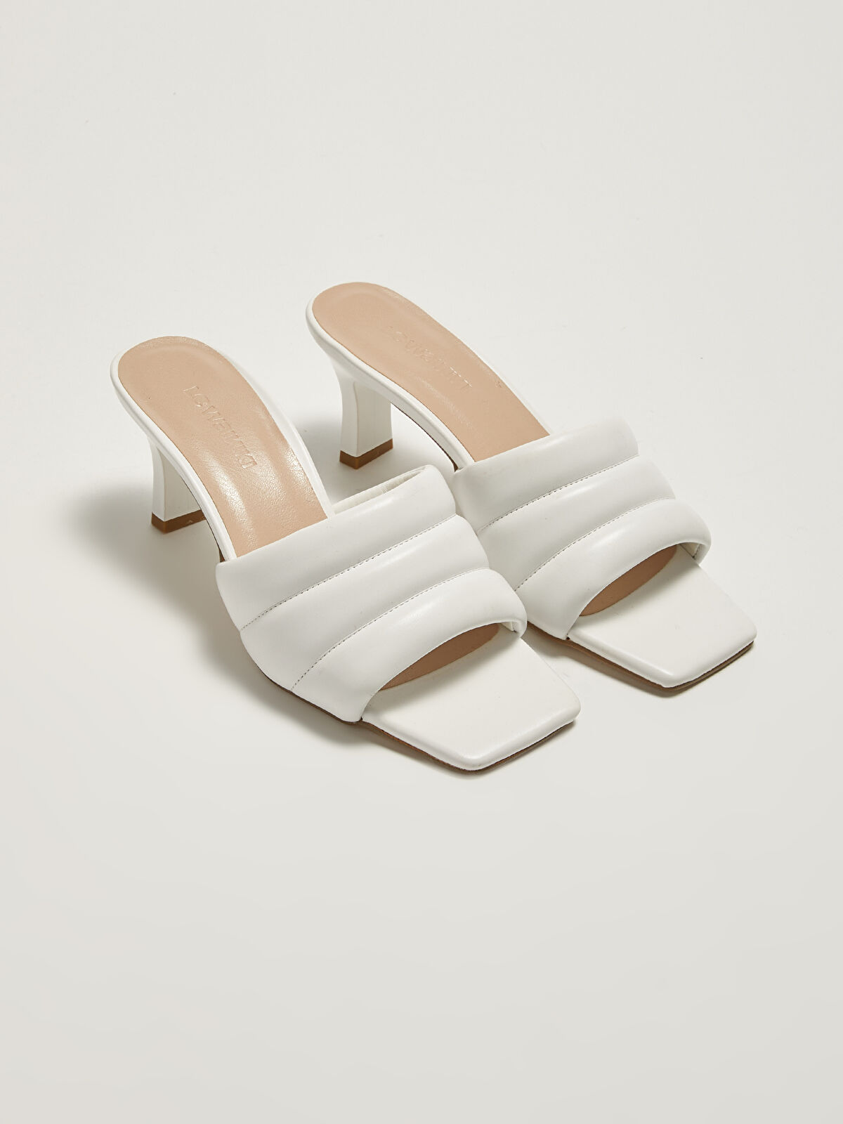 Deri Görünümlü Tek Bantlı Topuklu Kadın Terlik