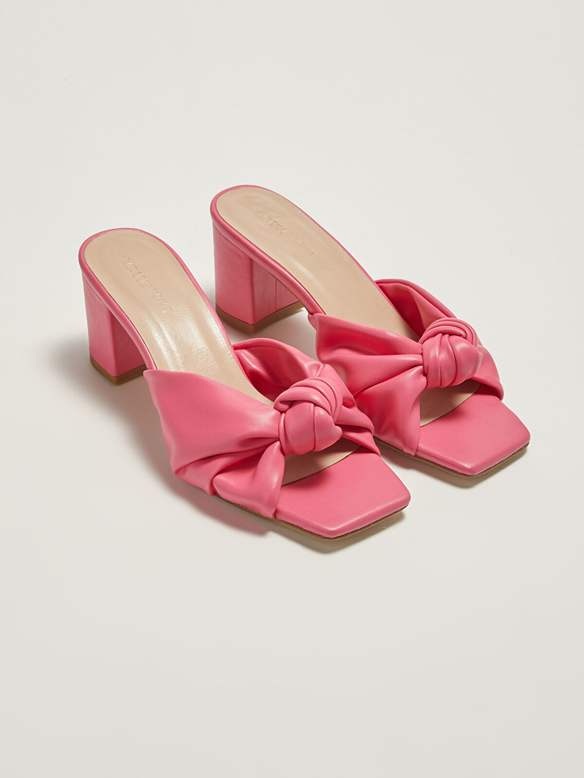 Deri Görünümlü Tek Bantlı Topuklu Kadın Terlik