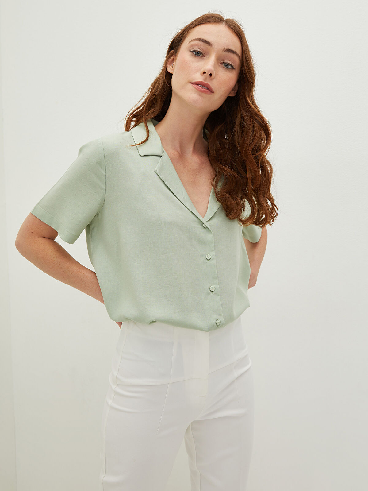 Büyük Beden V Yaka Önden Düğme Kapamalı Düz Kısa Kollu Keten Kadın Gömlek