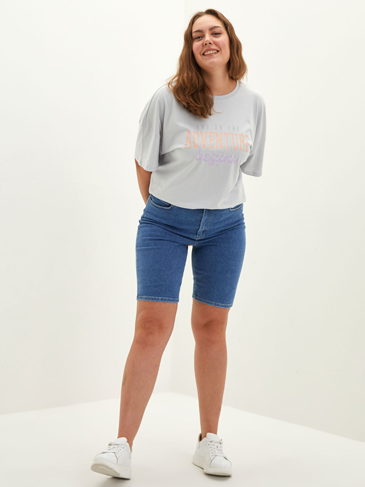 Büyük Beden Standart Fit Cep Detaylı Kadın Rodeo Jean Şort