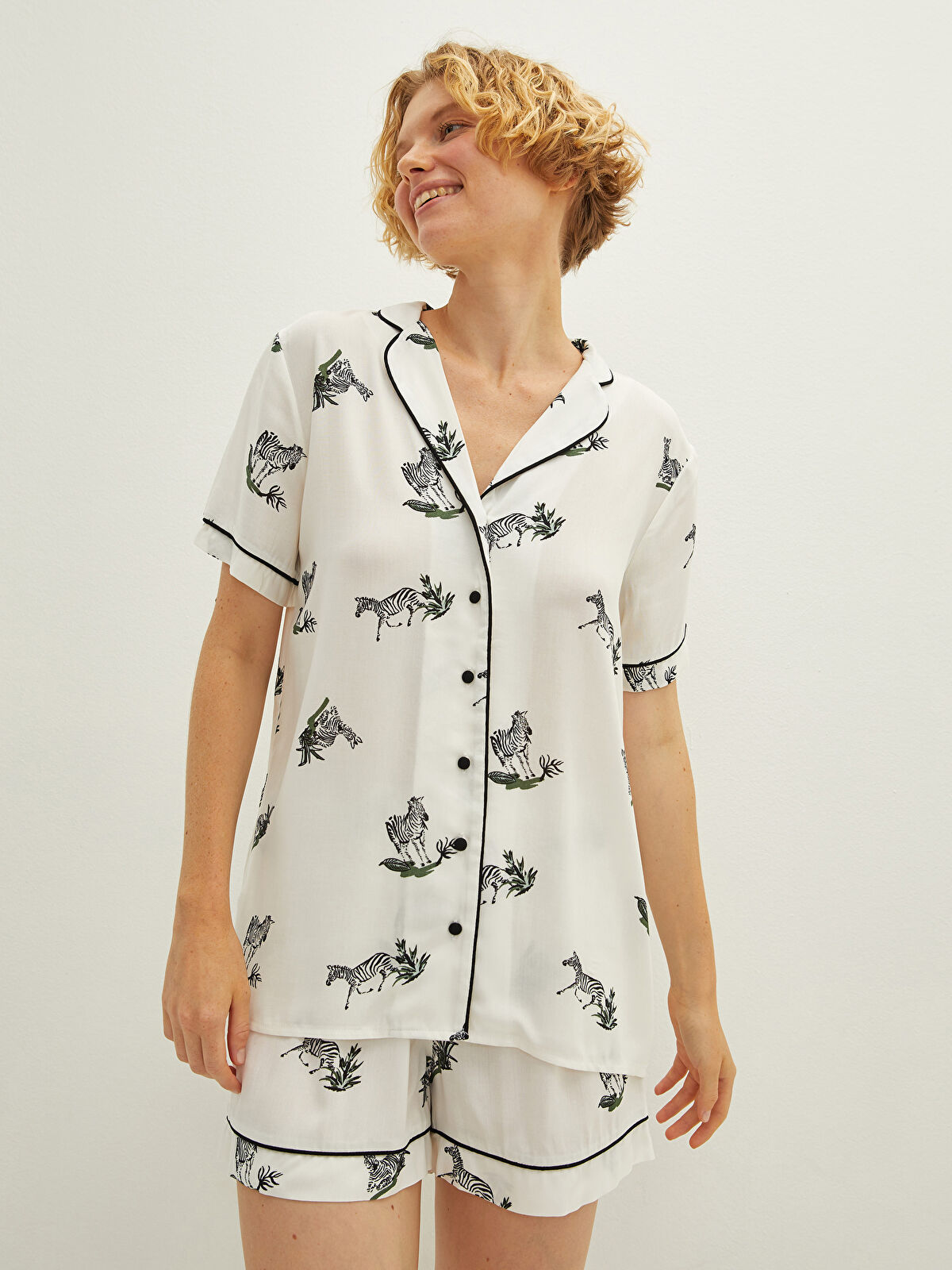 LCW DREAM Gömlek Yaka Desenli Kısa Kollu Viskon Kadın Şortlu Pijama Takımı