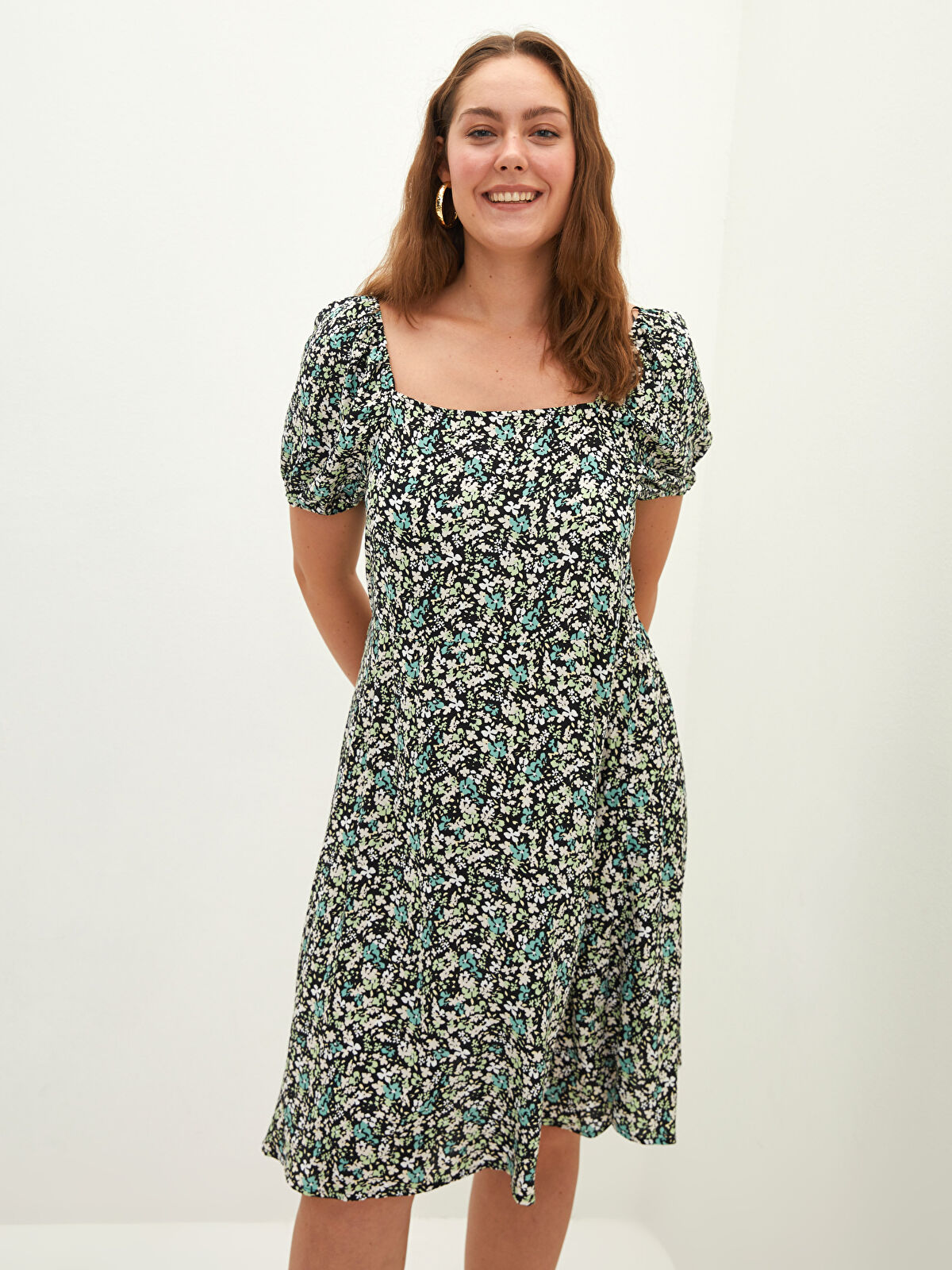 Büyük Beden Kare Yaka Çiçekli Kısa Kollu Viskon Kadın Elbise