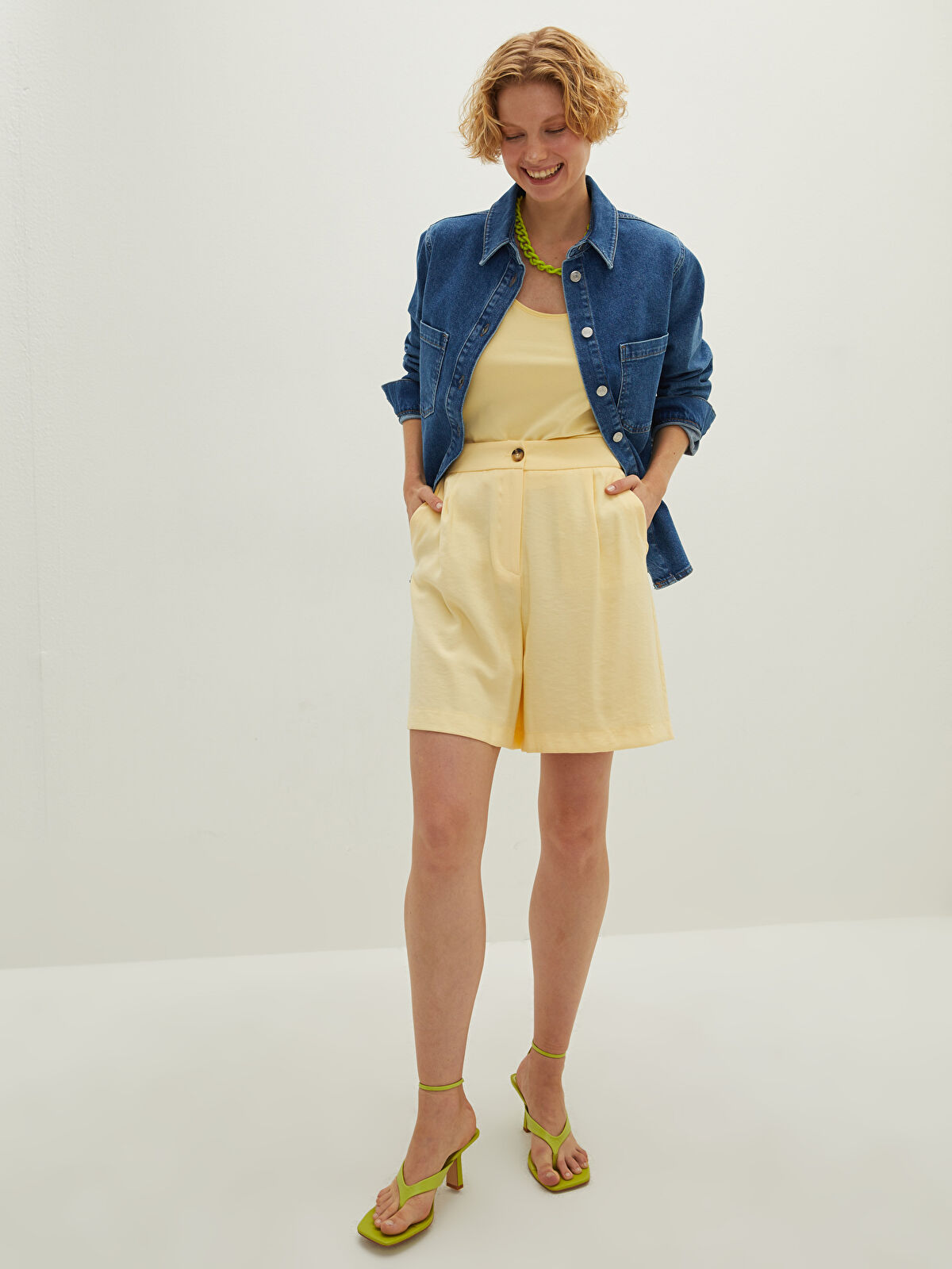 LCW VISION Yüksek Bel Bol Fit Cep Detaylı Kadın Bermuda Şort LCW VISION Yüksek Bel Bol Fit Cep Detaylı Kadın Bermuda Şort