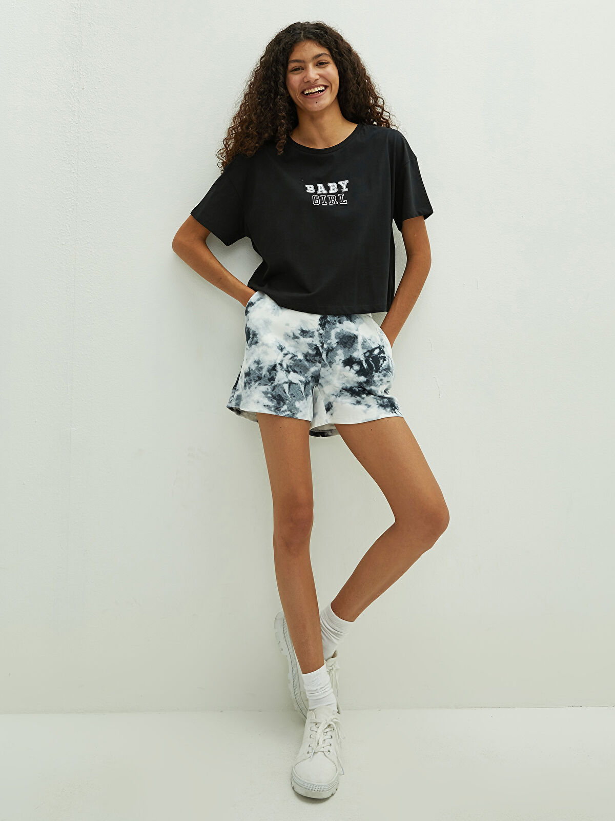 LCW CASUAL Beli Lastikli Batik Desenli Cep Detaylı Kadın Bermuda Şort