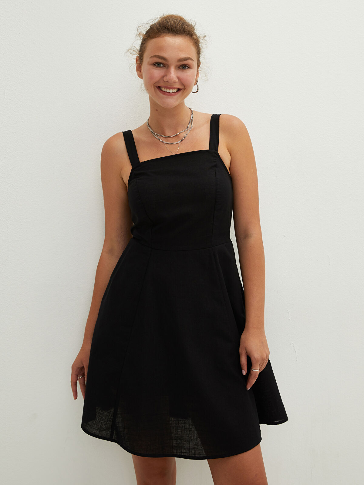 LCW CASUAL Kare Yaka Askılı Gipe Detaylı Poplin Kadın Elbise LCW CASUAL Kare Yaka Askılı Gipe Detaylı Poplin Kadın Elbise